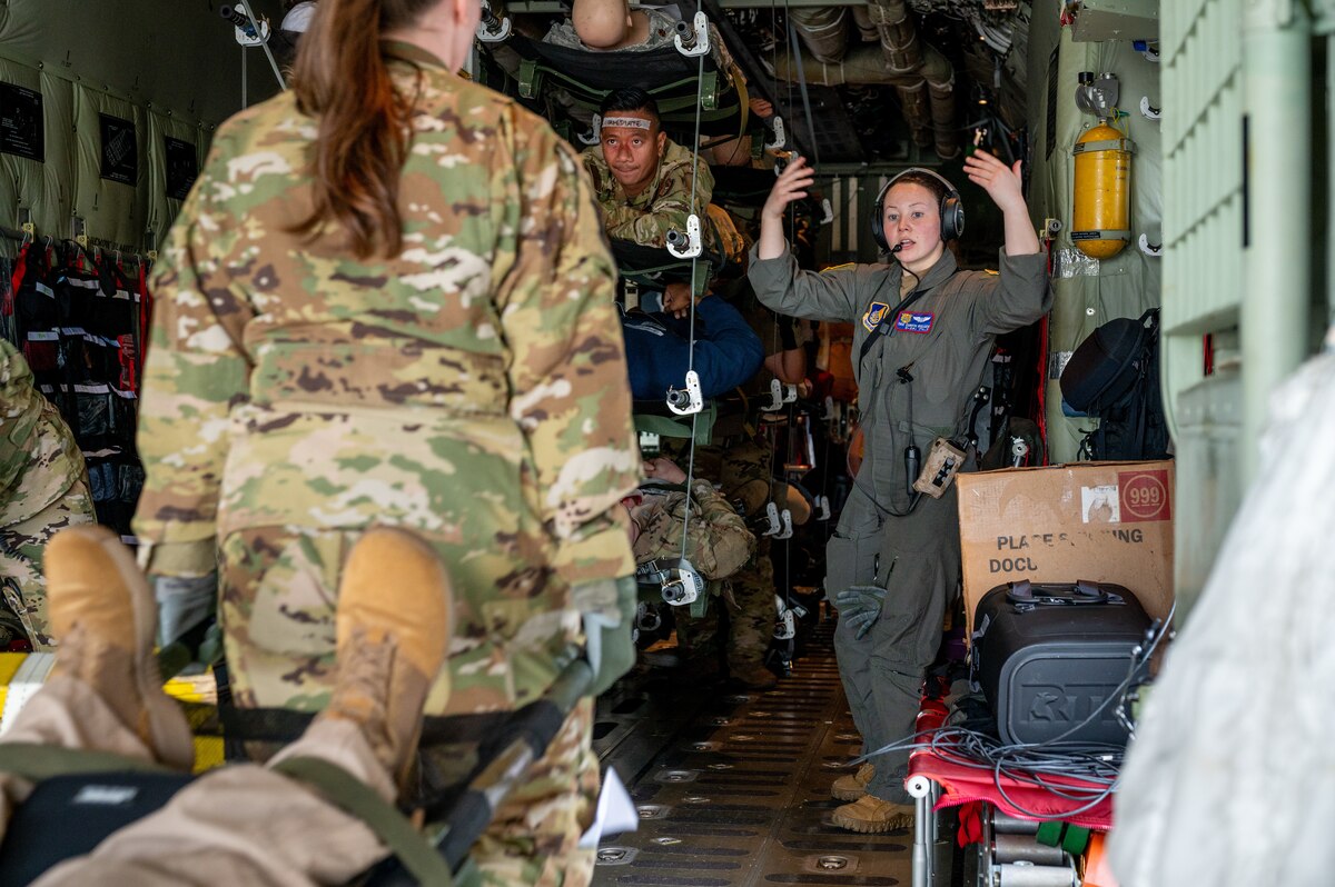 The 18th AES and VMGR-152 fly high with Hercules > Kadena Air Base ...