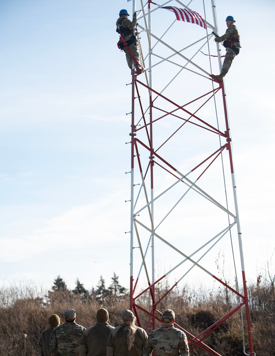 Reenlisting on a tower > 133rd Airlift Wing > Article Display