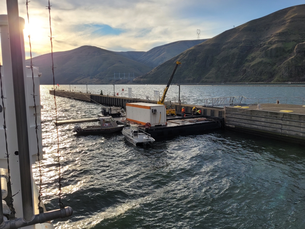 Floating guidewall replacement for Lower Granite Navigation Lock