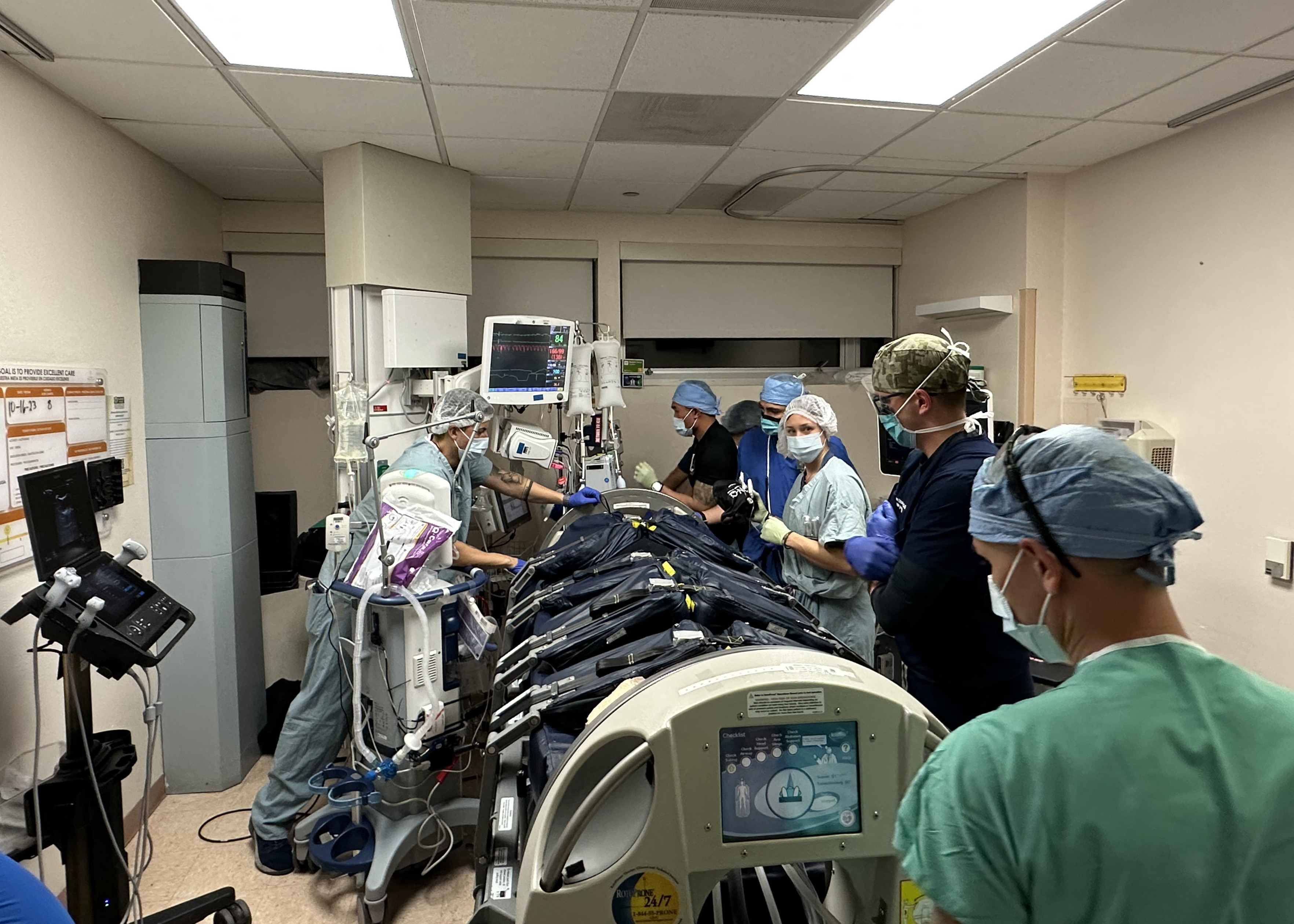 DOD’s first dual-patient ECMO C-17 transport > Air Force Medical ...