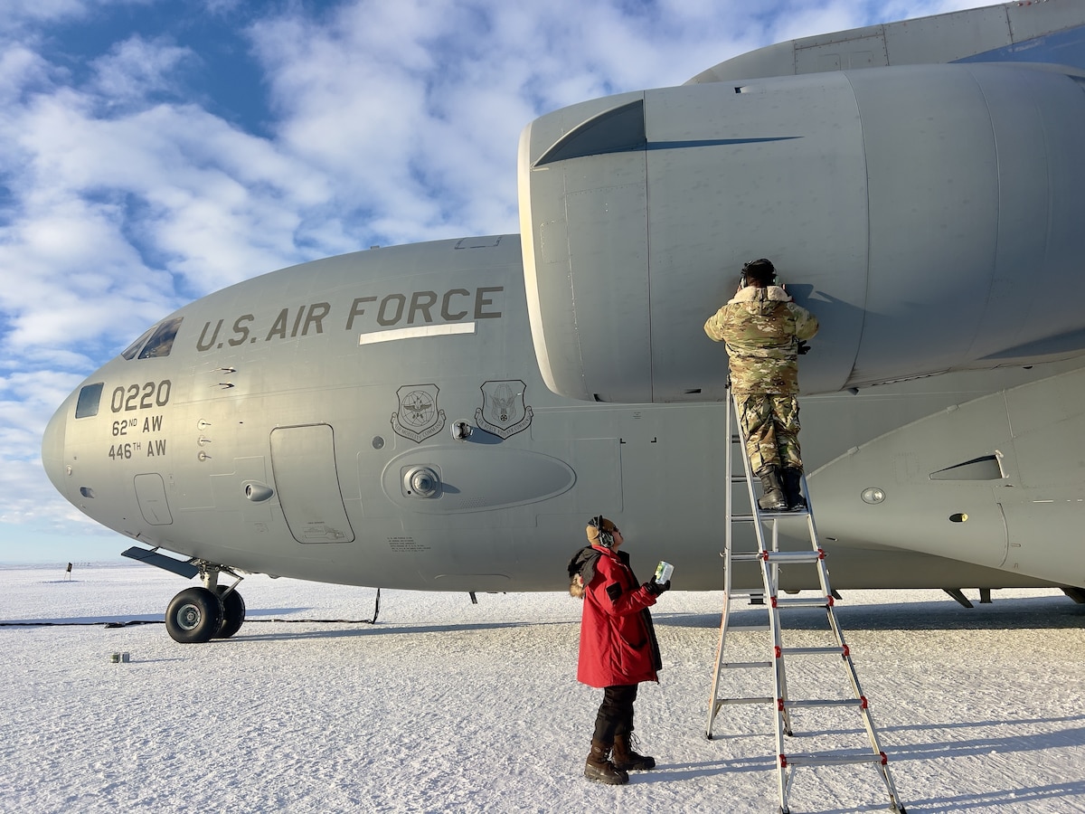 18th AF leadership participates in Operation Deep Freeze > Air Mobility ...