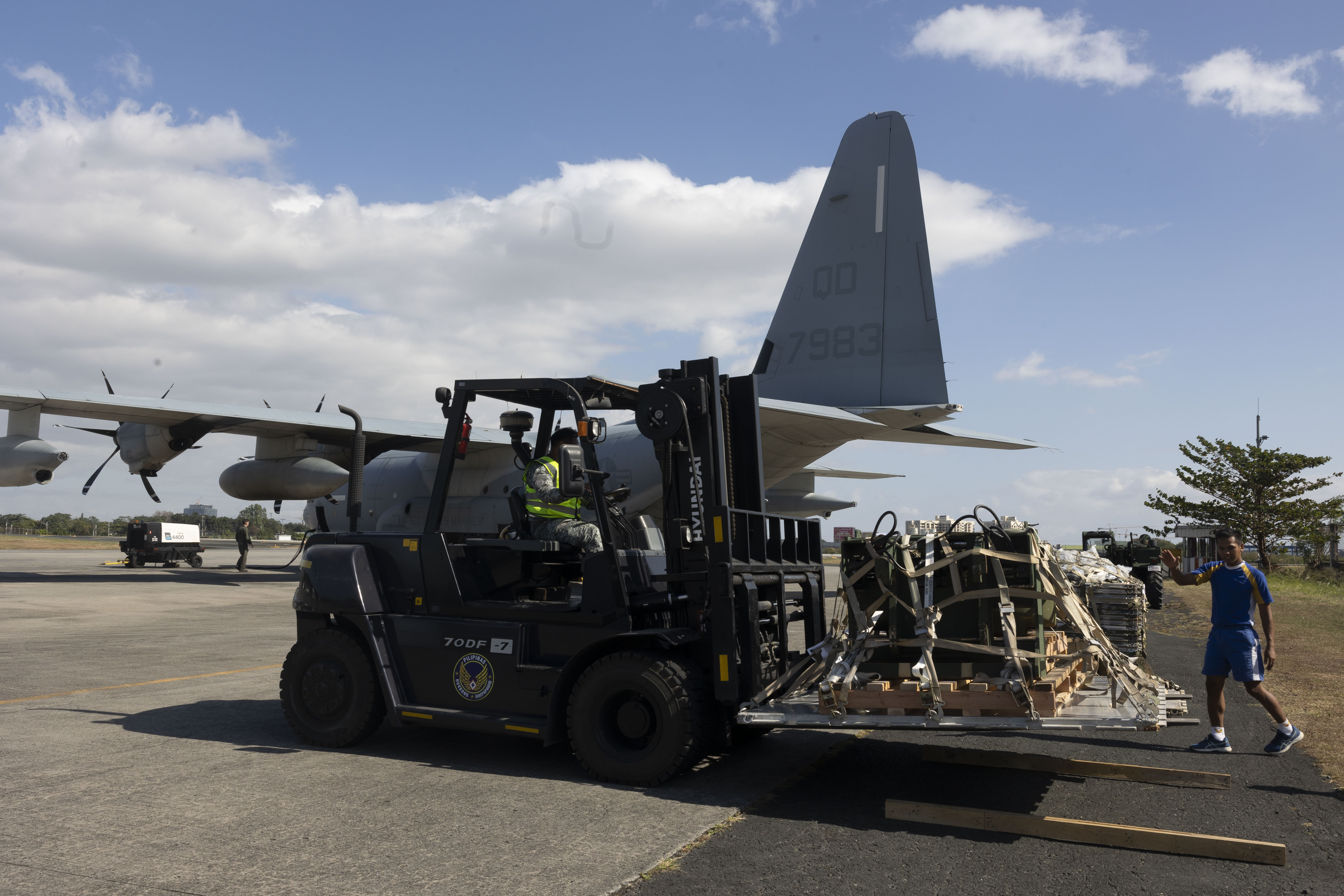 U.S. Marines Deliver Emergency Relief to Mindanao > Ready Marine Corps ...