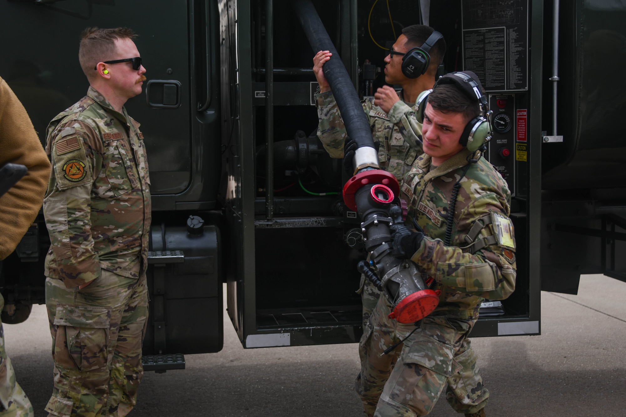 AAFB, Kansas ANG Airmen team up for hot pit refueling > Air Education ...