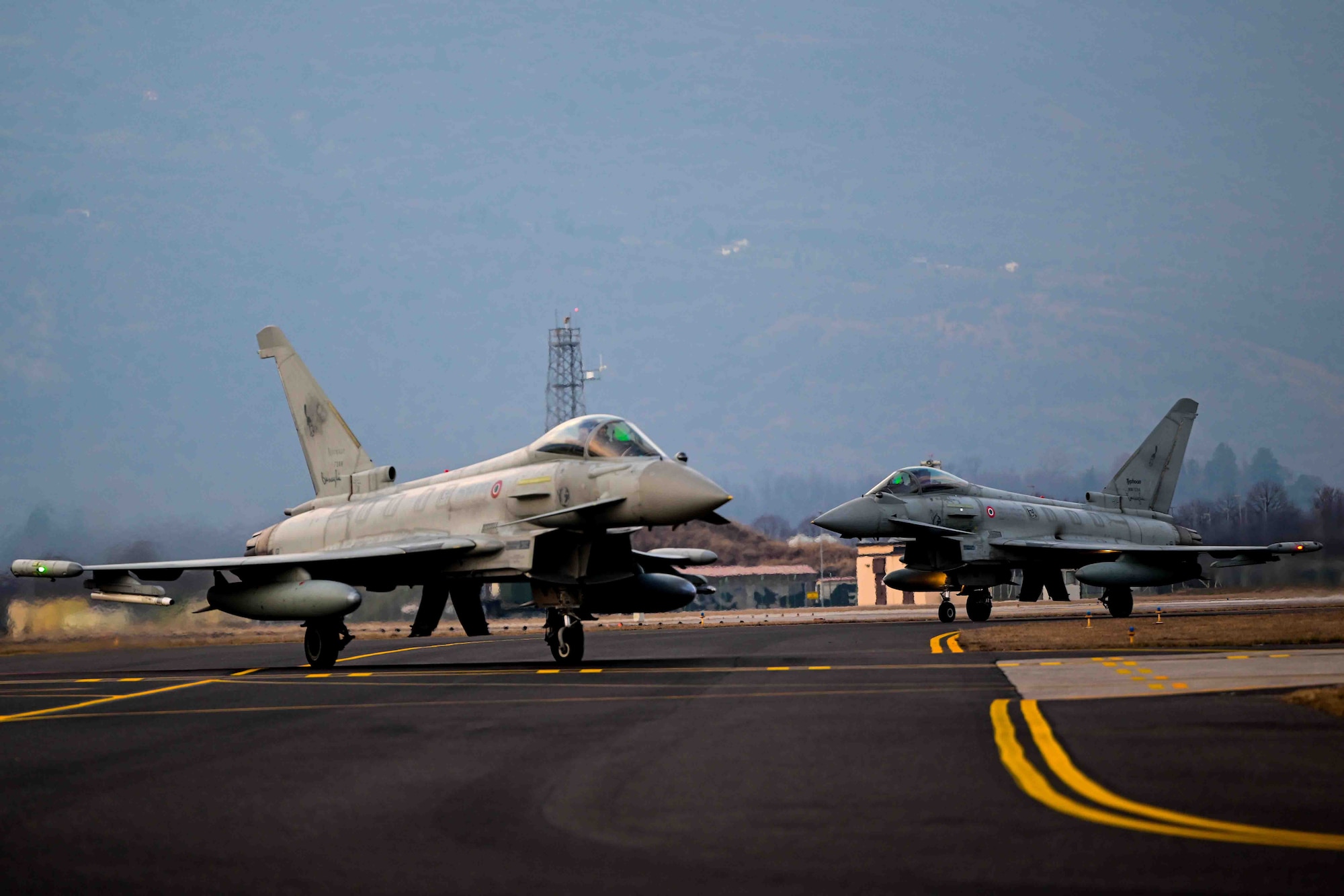 555th FS conducts training with Italian Eurofighter Typhoons > Aviano ...