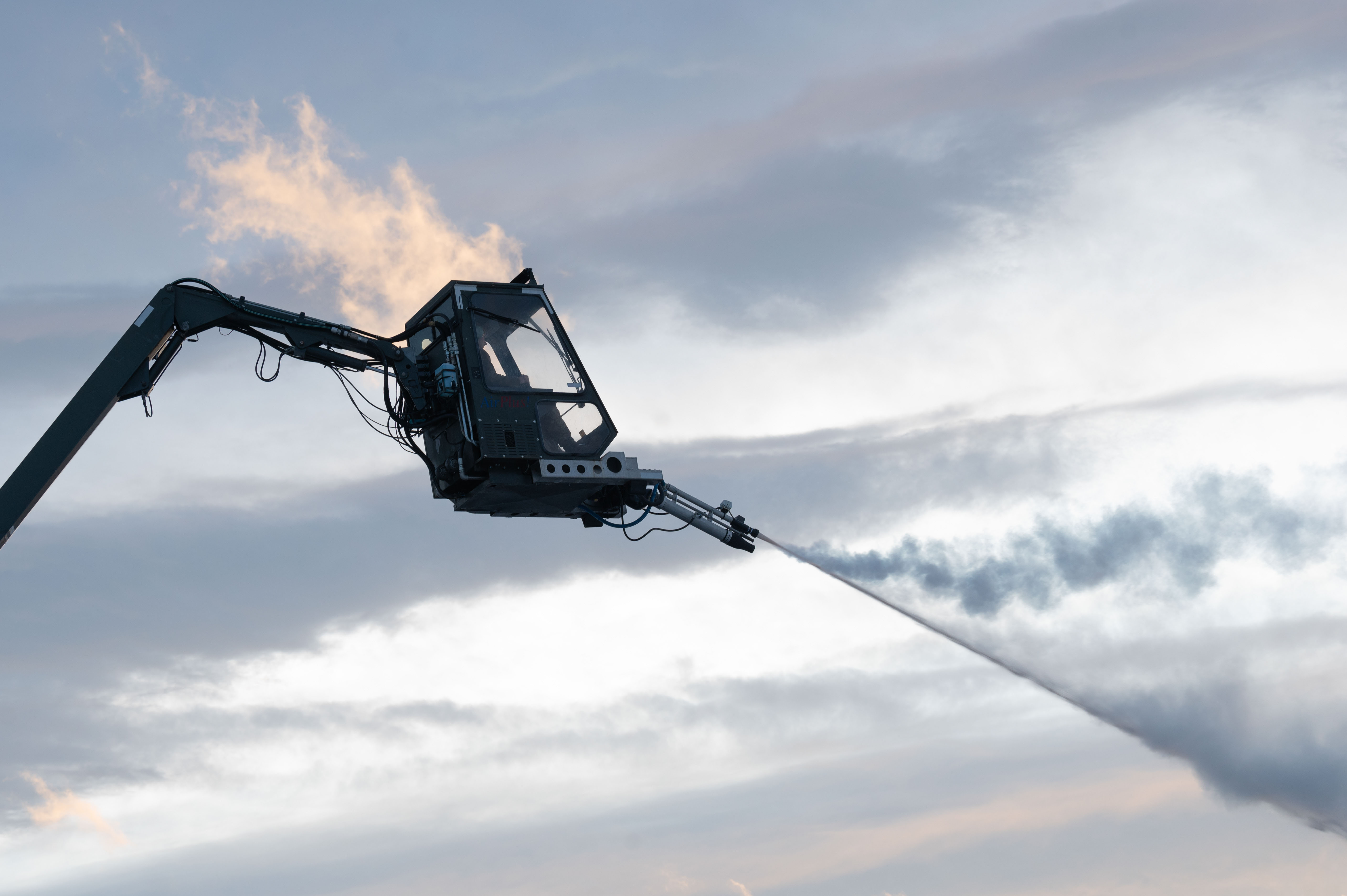 JBER's crew chiefs keeping aircraft operational with deicing > Joint ...