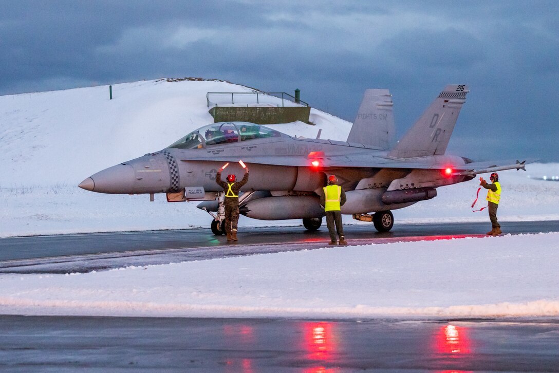 F/A-18 Hornets arrive in Norway