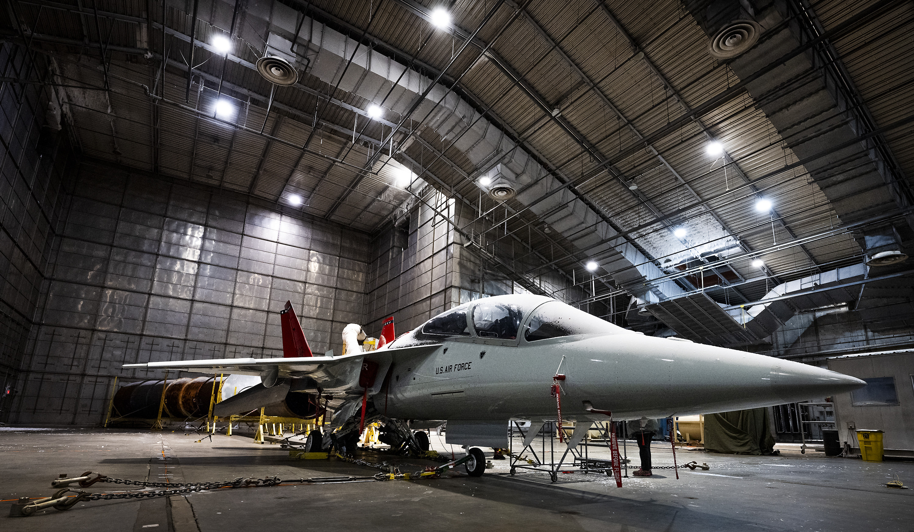 T-7 Red Hawk endures extreme temps during climate tests > Air Education ...