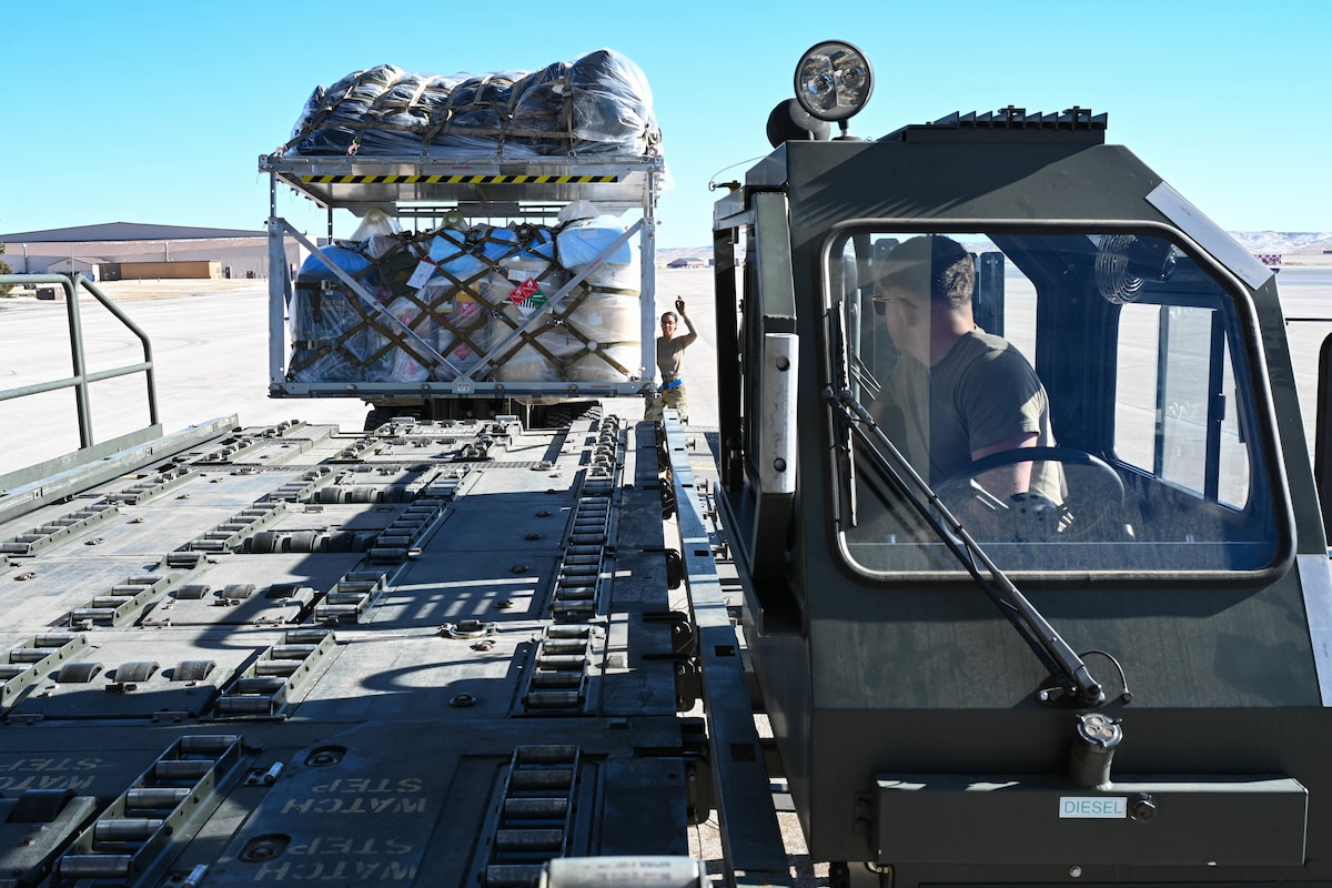 New cargo loading system sees first operational use > Air Force Global ...