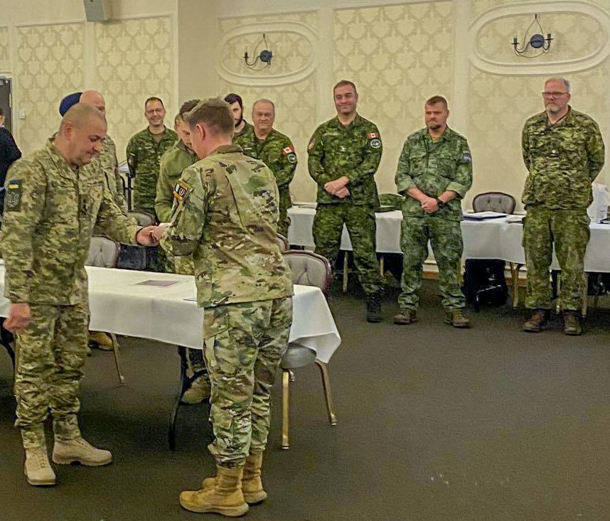 Florida Guard Soldier helps train Ukrainian forces, receives award from ...