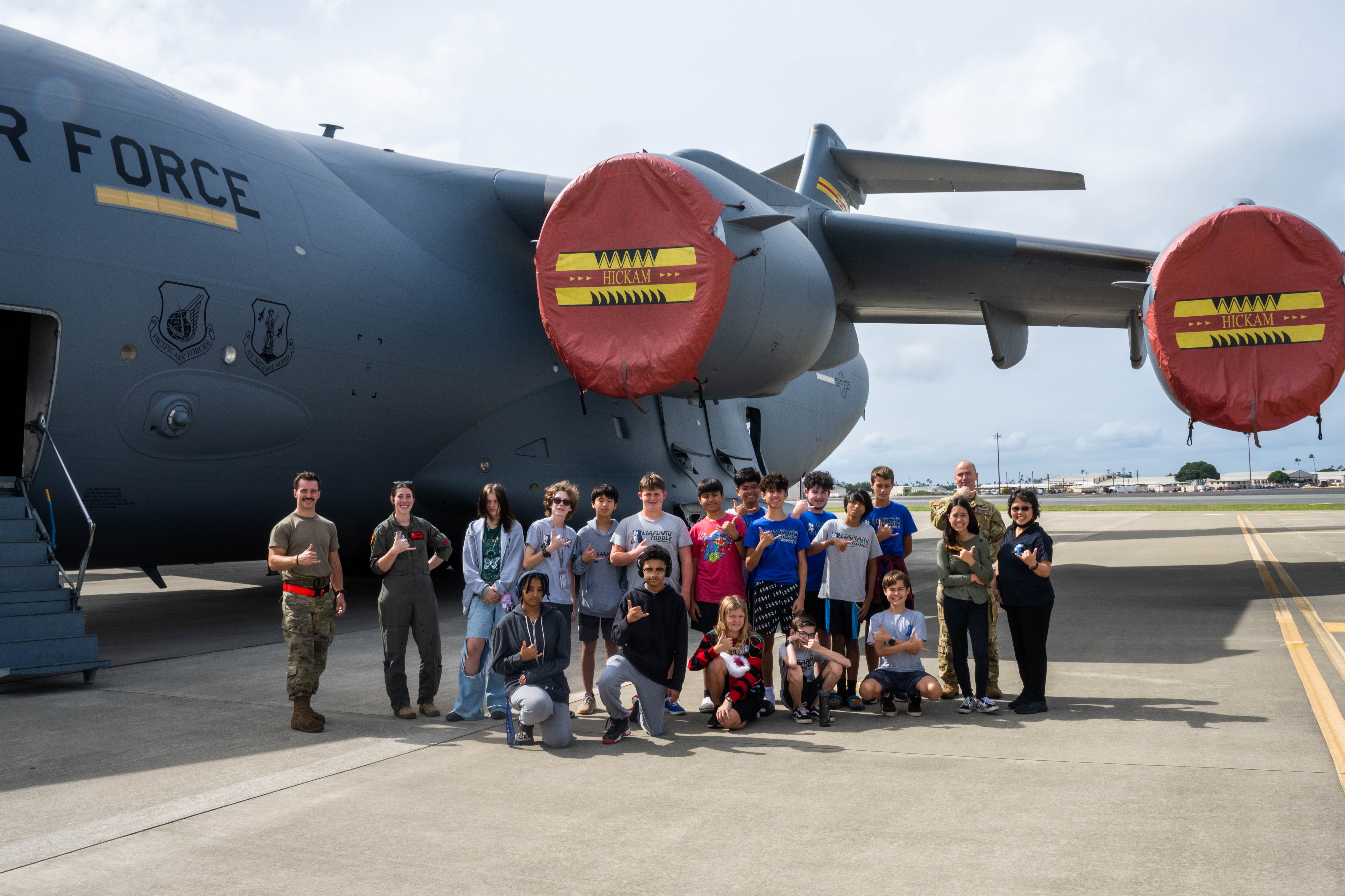 Aliamanu Middle School visits JBPHH > 15th Wing > Article Display