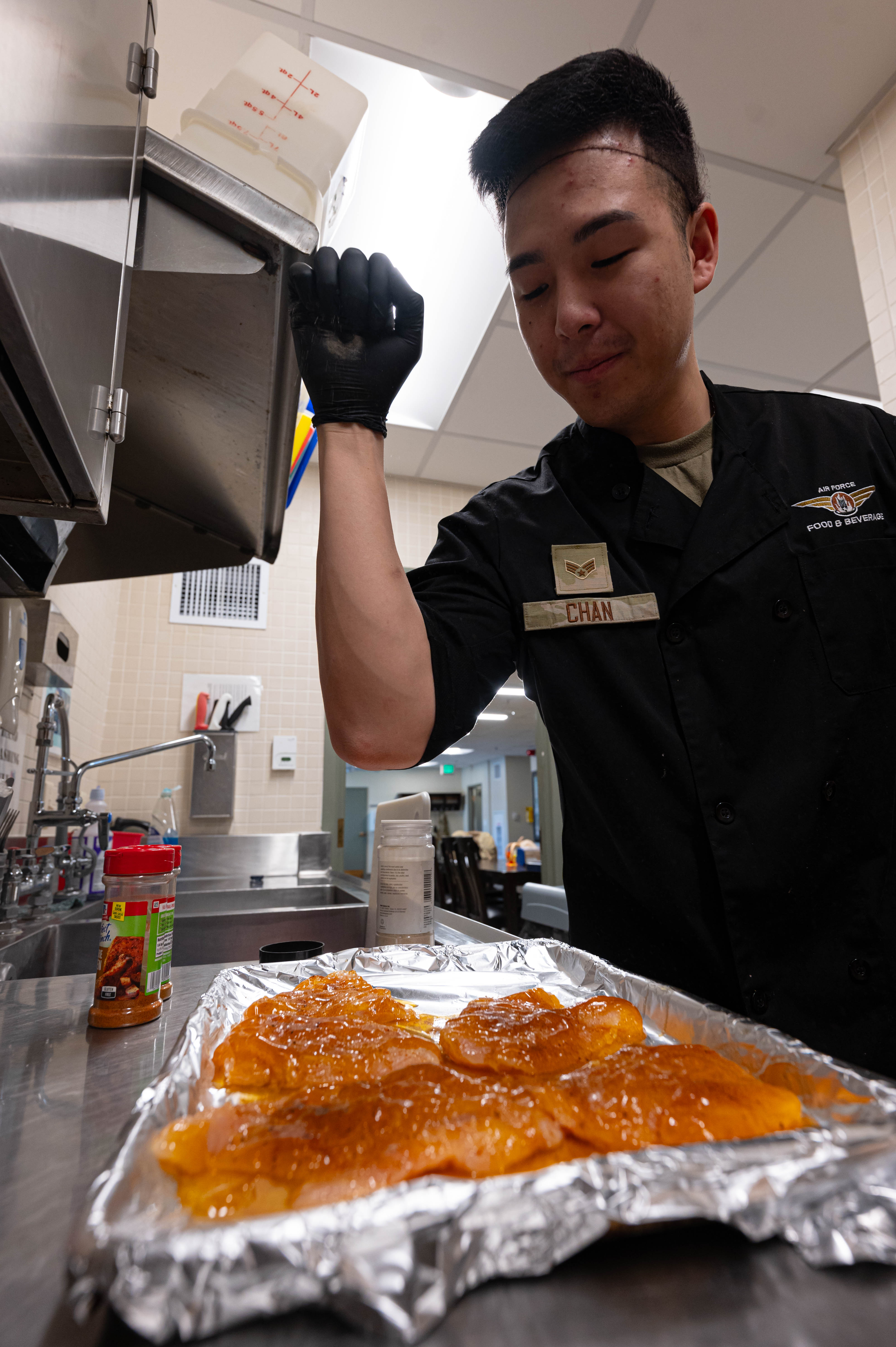 Minot MAF chefs feed the force > Kirtland Air Force Base > News