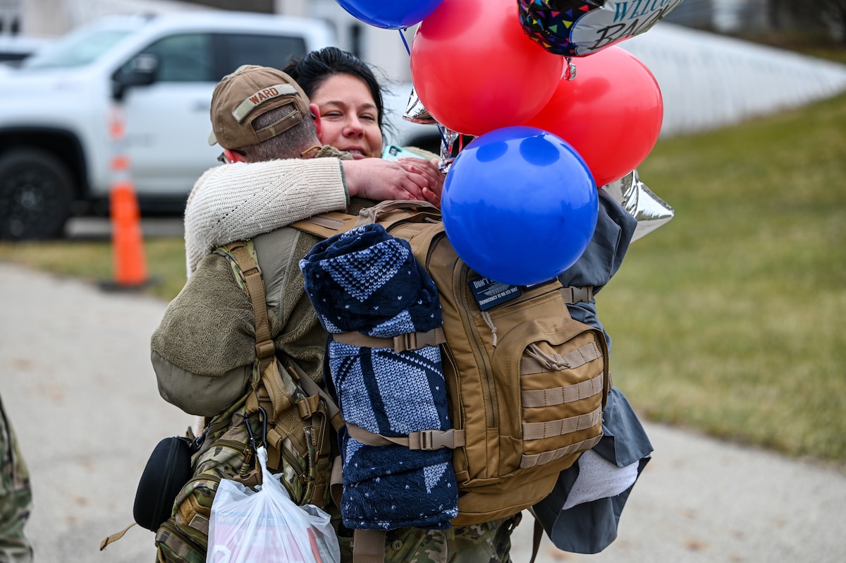 445th Airmen return after wing's 1st C-17 force element mobilization ...