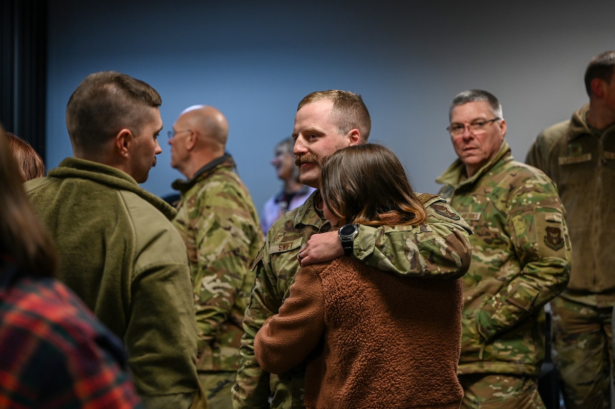 445th Airmen return after wing's 1st C-17 force element mobilization ...