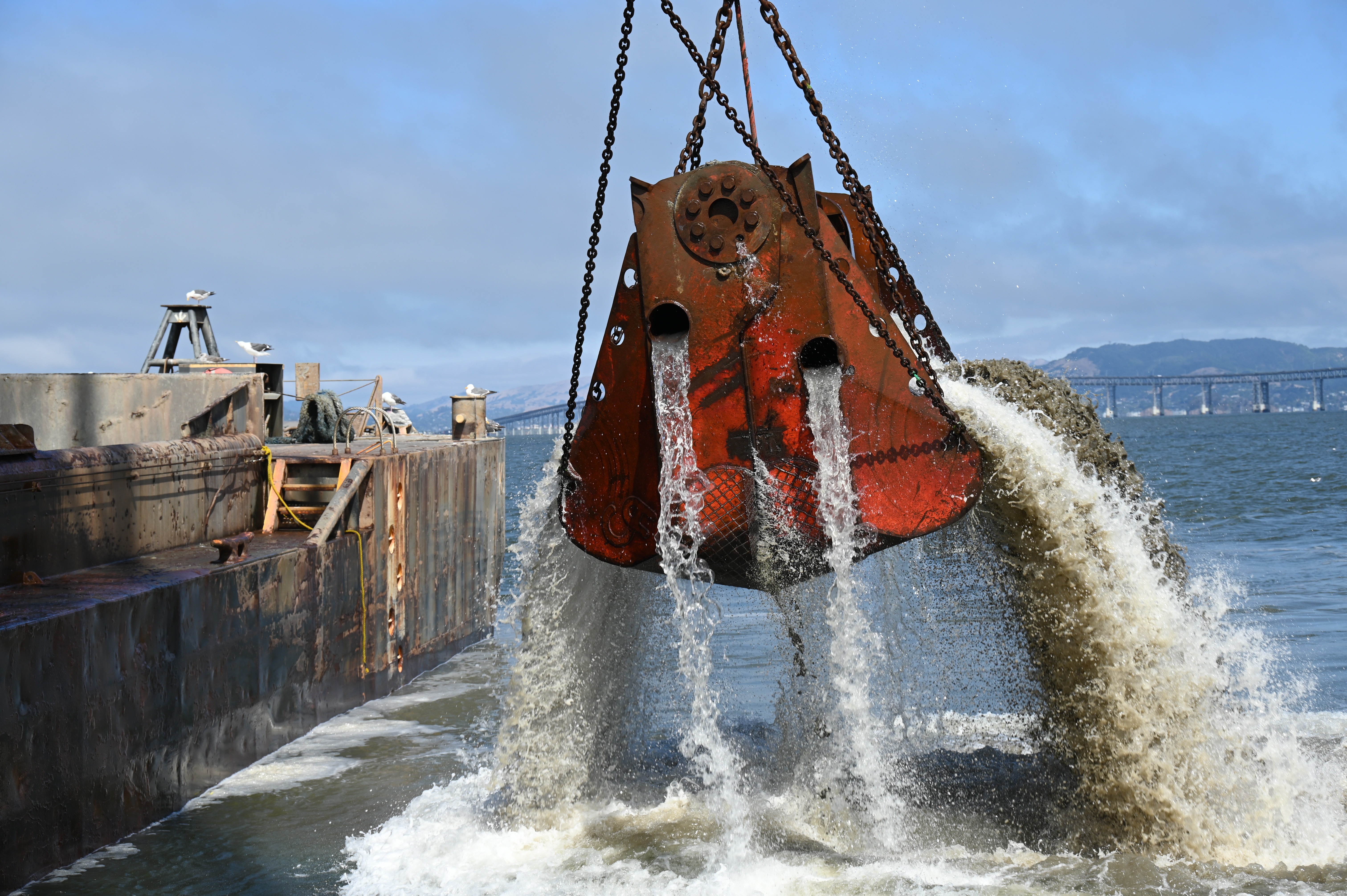 clamshell bucket dredge