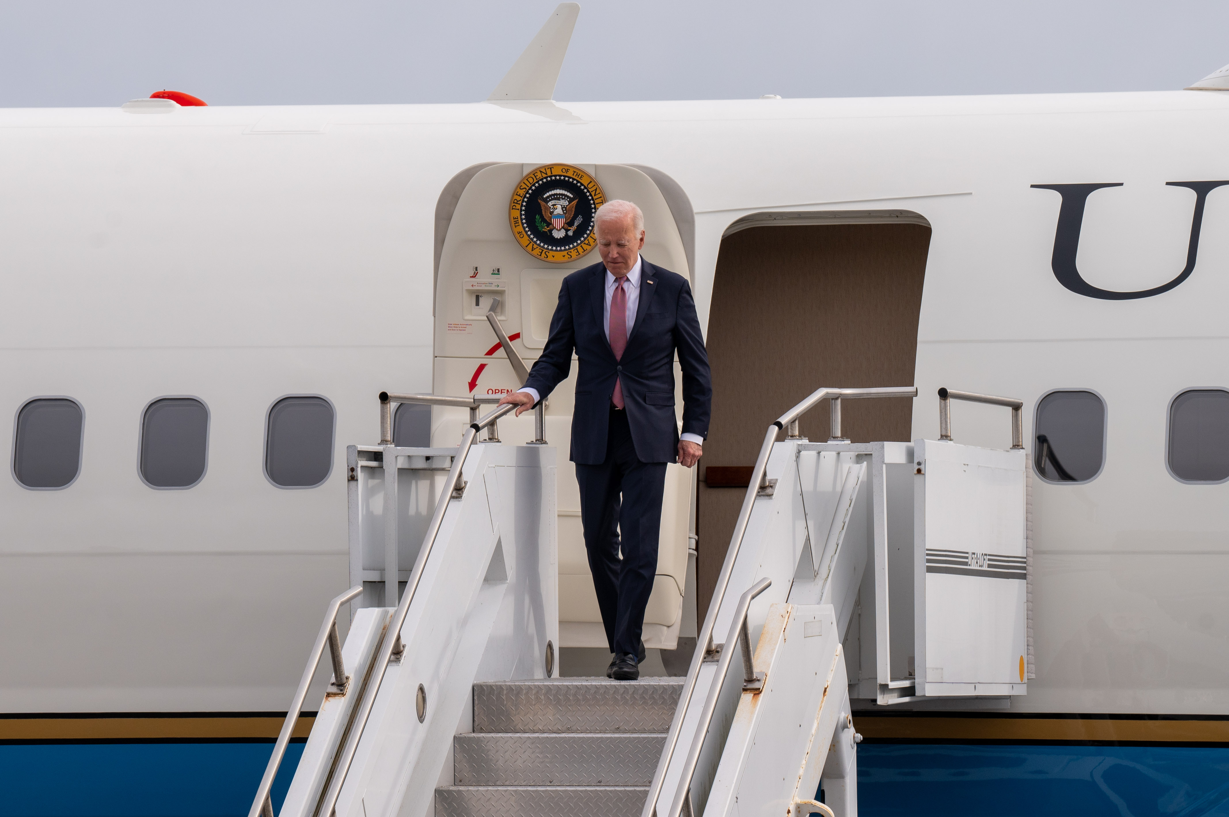 President Biden lands at Joint Base Charleston > Joint Base Charleston ...