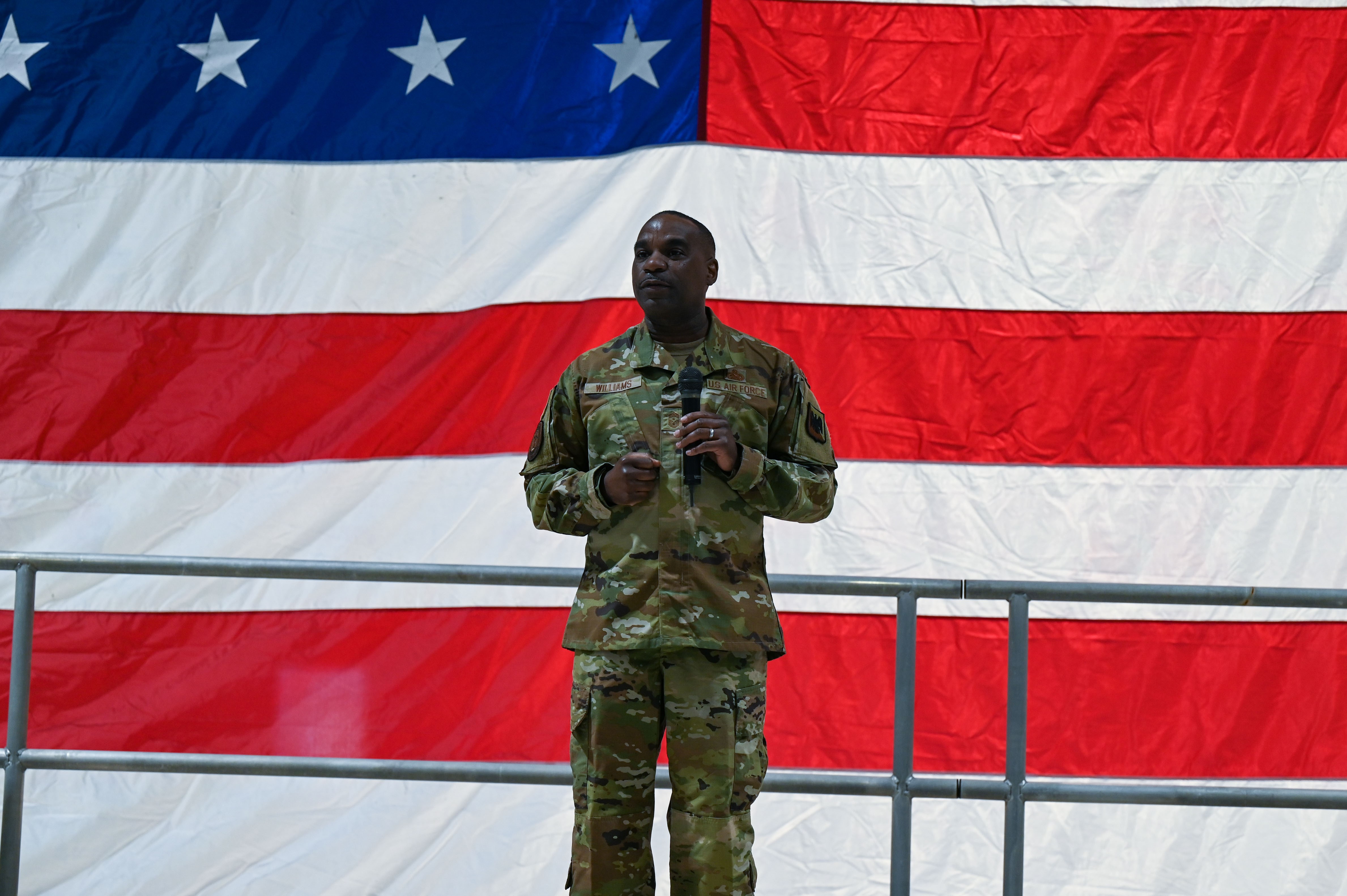 Command Chief Master Sgt. Maurice Williams Visits the 186th ARW