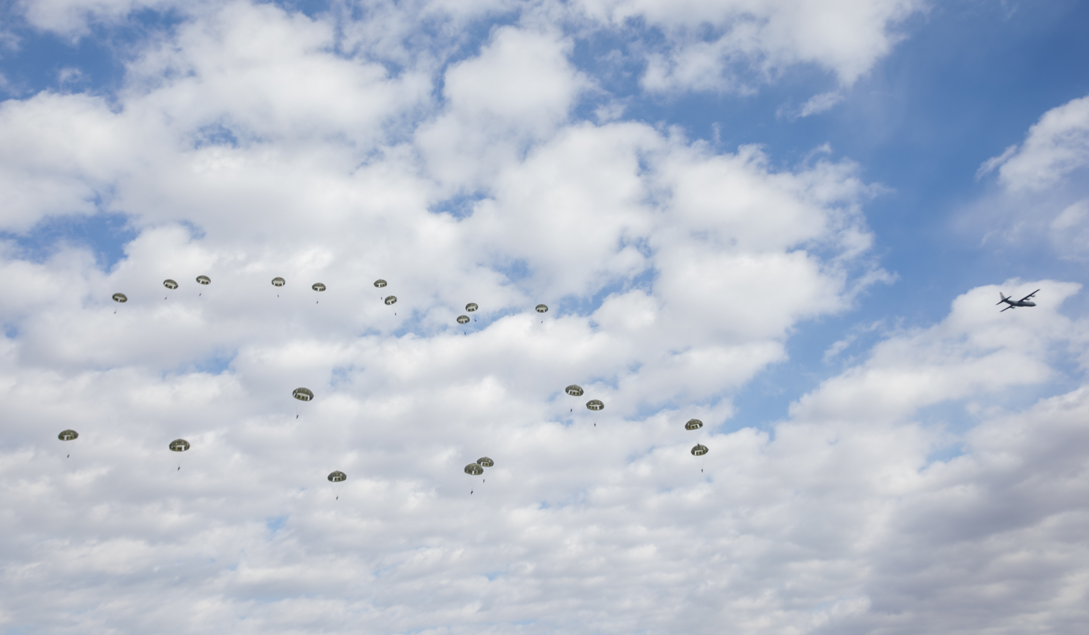 Wings of Unity: US, international airborne forces soar in annual New ...
