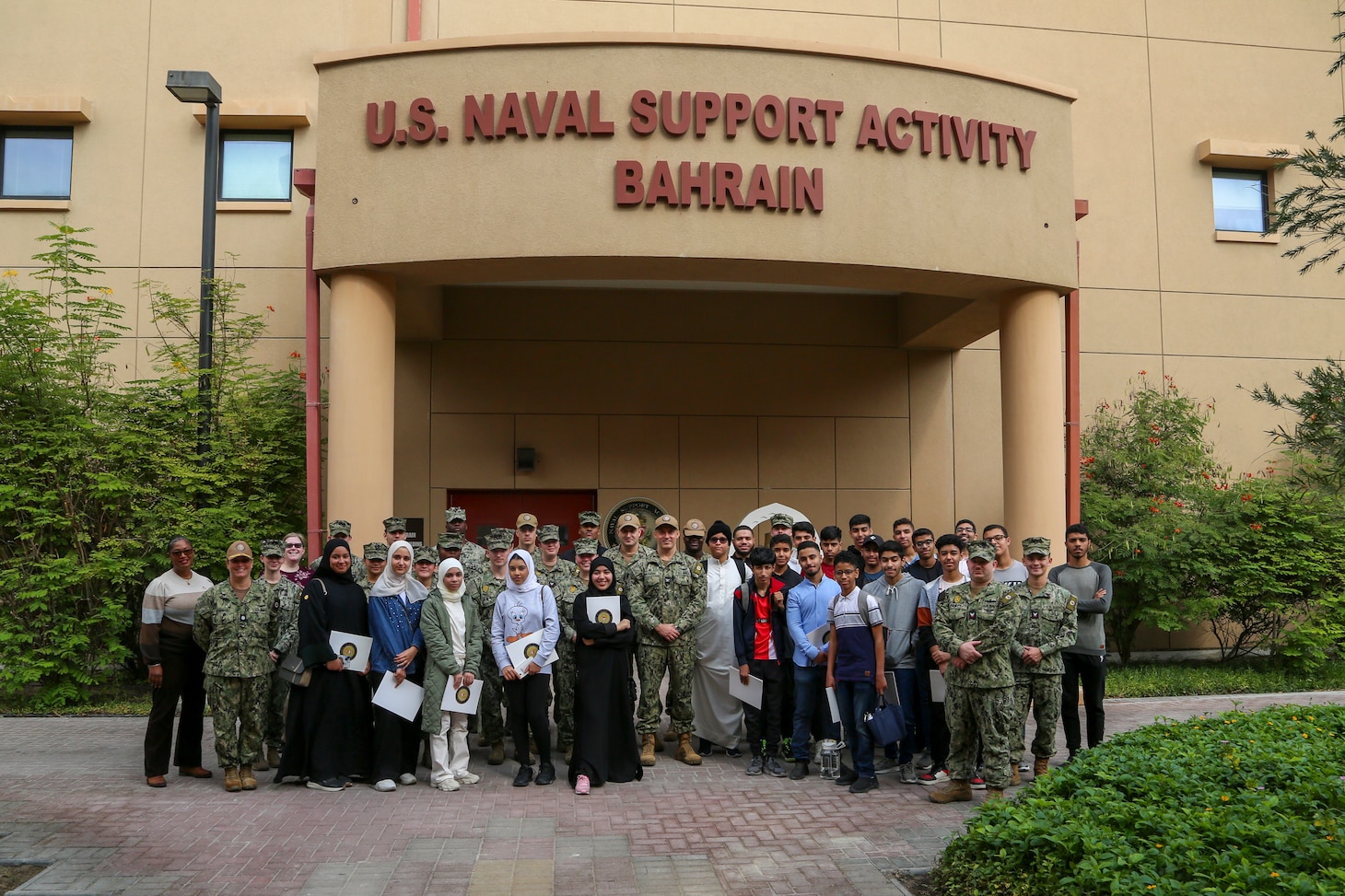 Bahraini students visit NSA Bahrain > Commander, Navy Region Europe ...