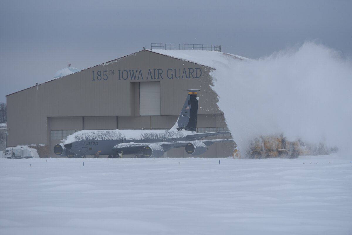 January snow keeps Iowa Air Guard up at night > Air National Guard ...