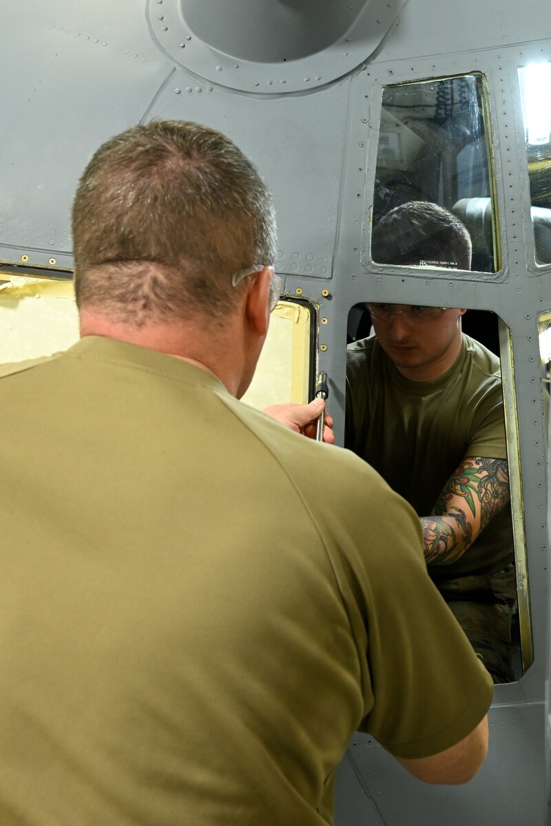 Maintainers replace flight deck window > Youngstown Air Reserve Station ...