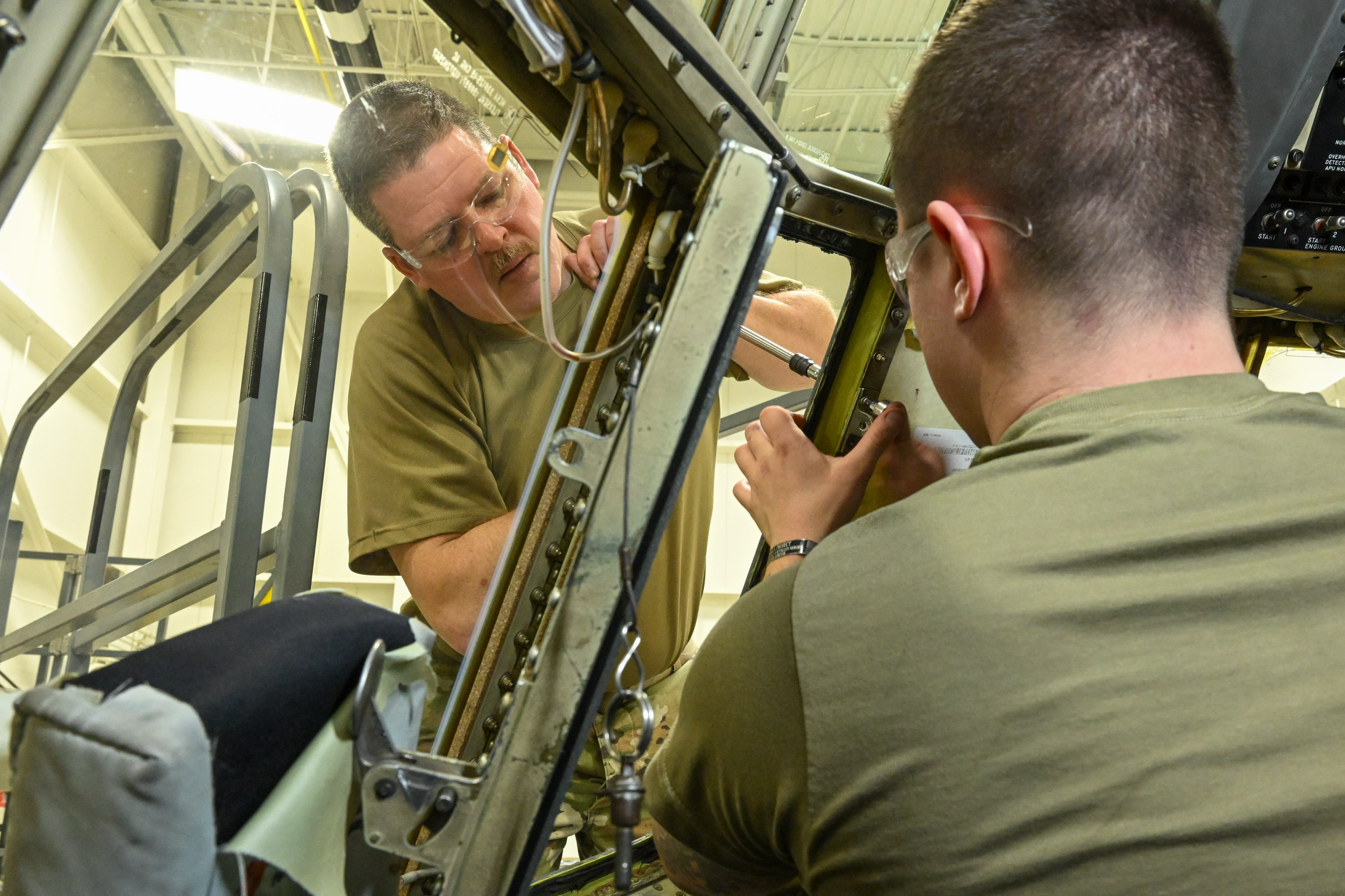 Maintainers replace flight deck window > Youngstown Air Reserve Station ...