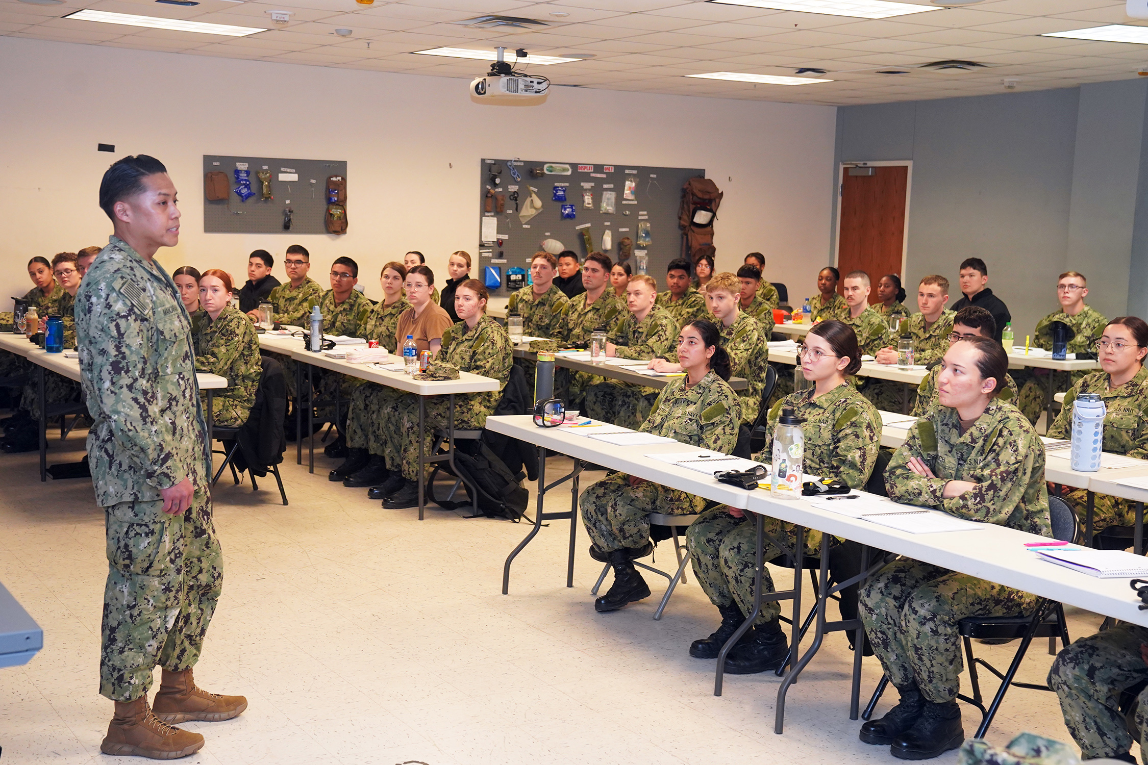 BUMED FORCM Mangaran visits Navy Hospital Corpsman "A" & "C" Schools ...