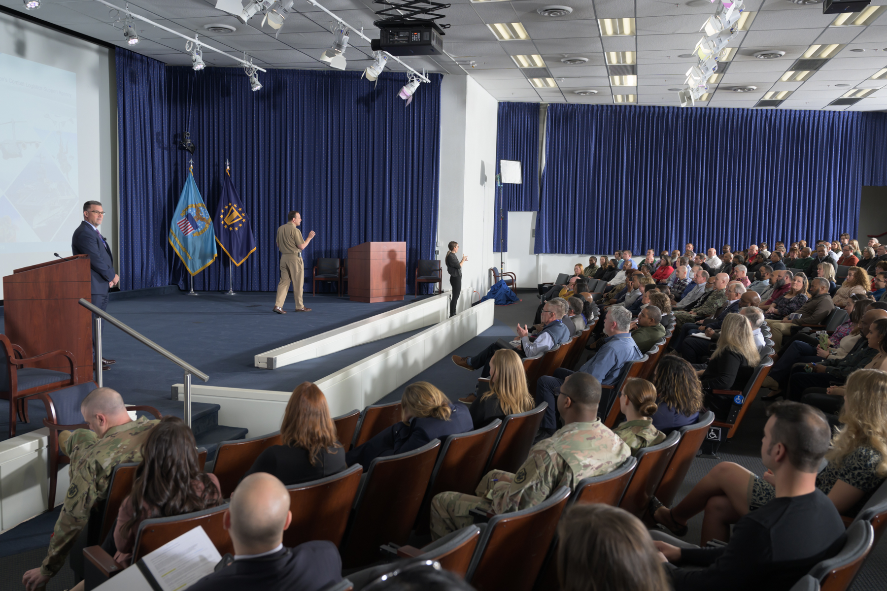 Employees fill auditorium during DLA Energy All Hands > Defense ...