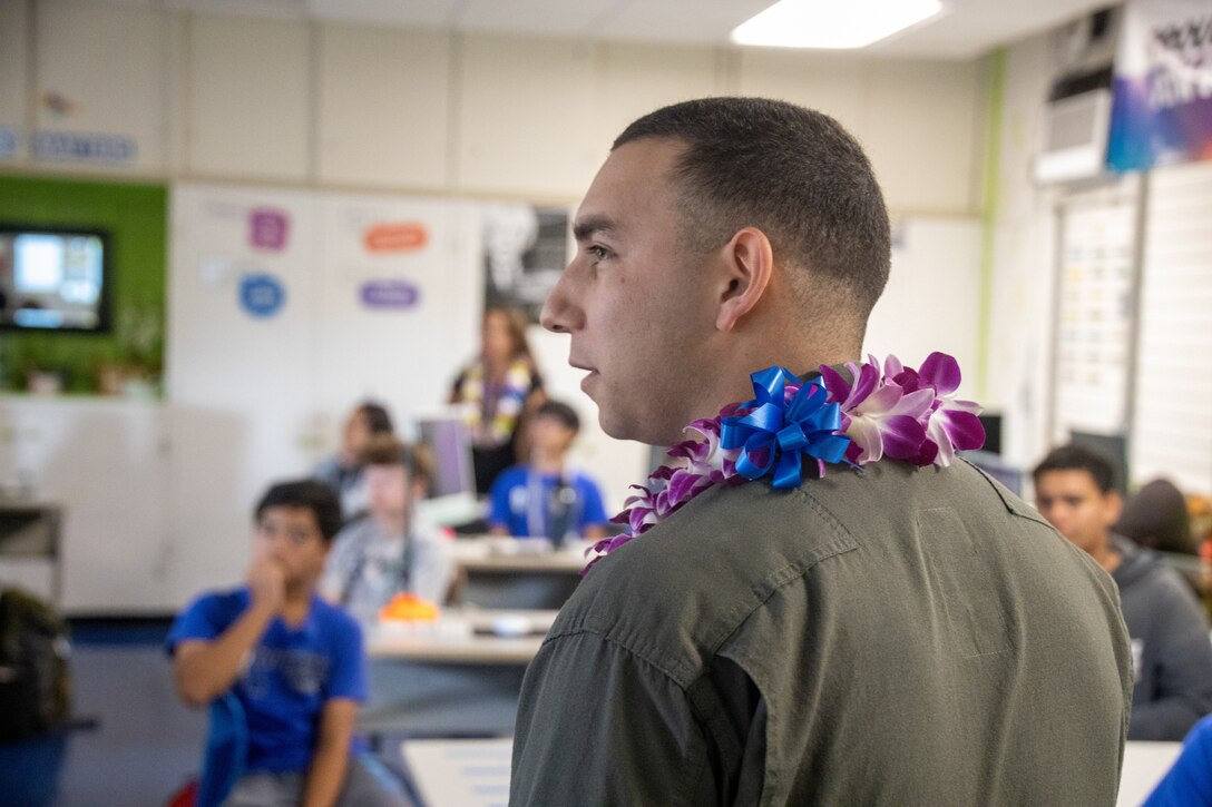 VMU-3 Visits Aliamanu MIddle School