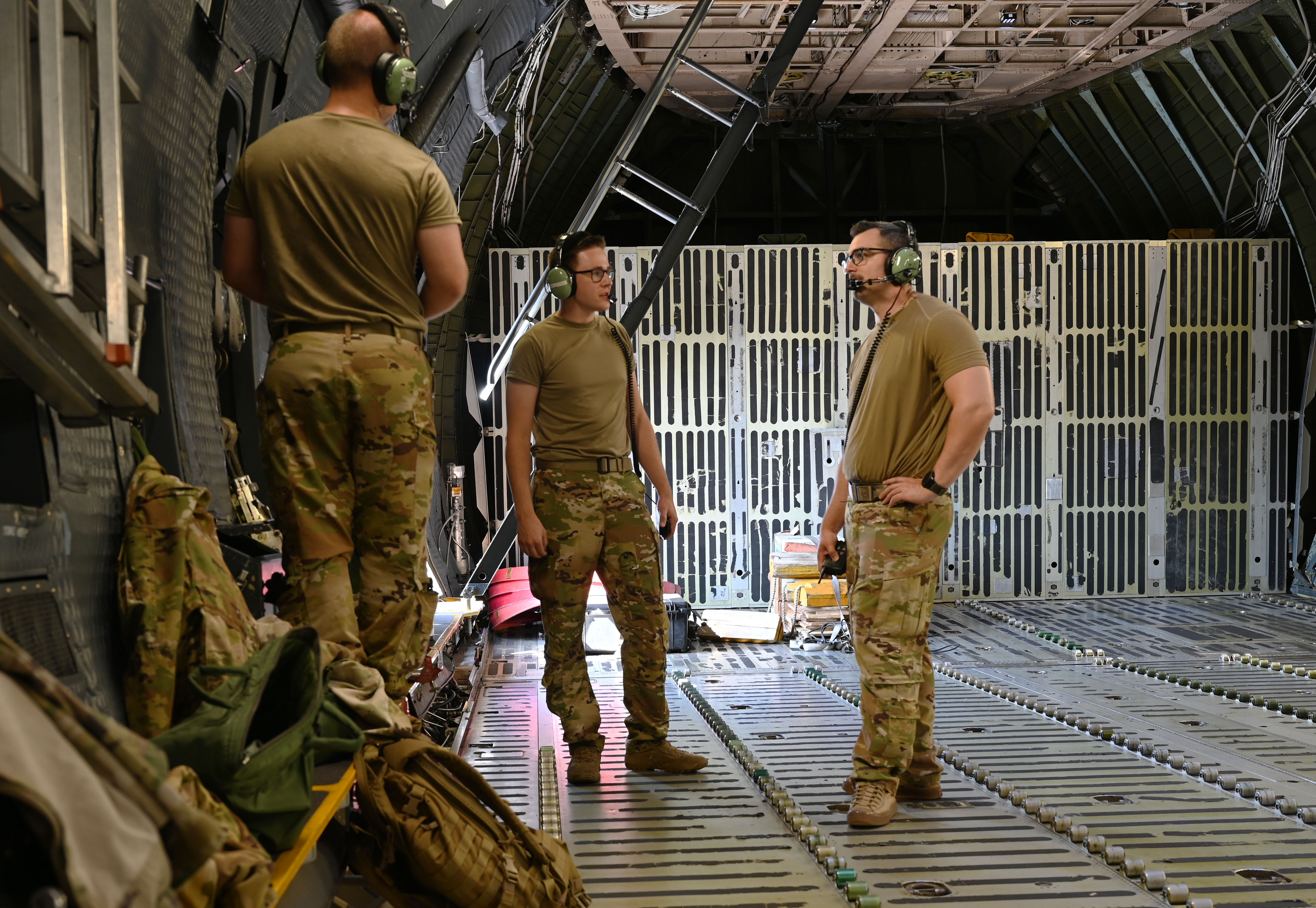 Reserve flight engineers are full throttle on training > 512th Airlift ...