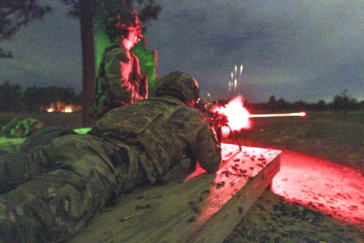 Combat medics use M249 light machine gun during field observational ...