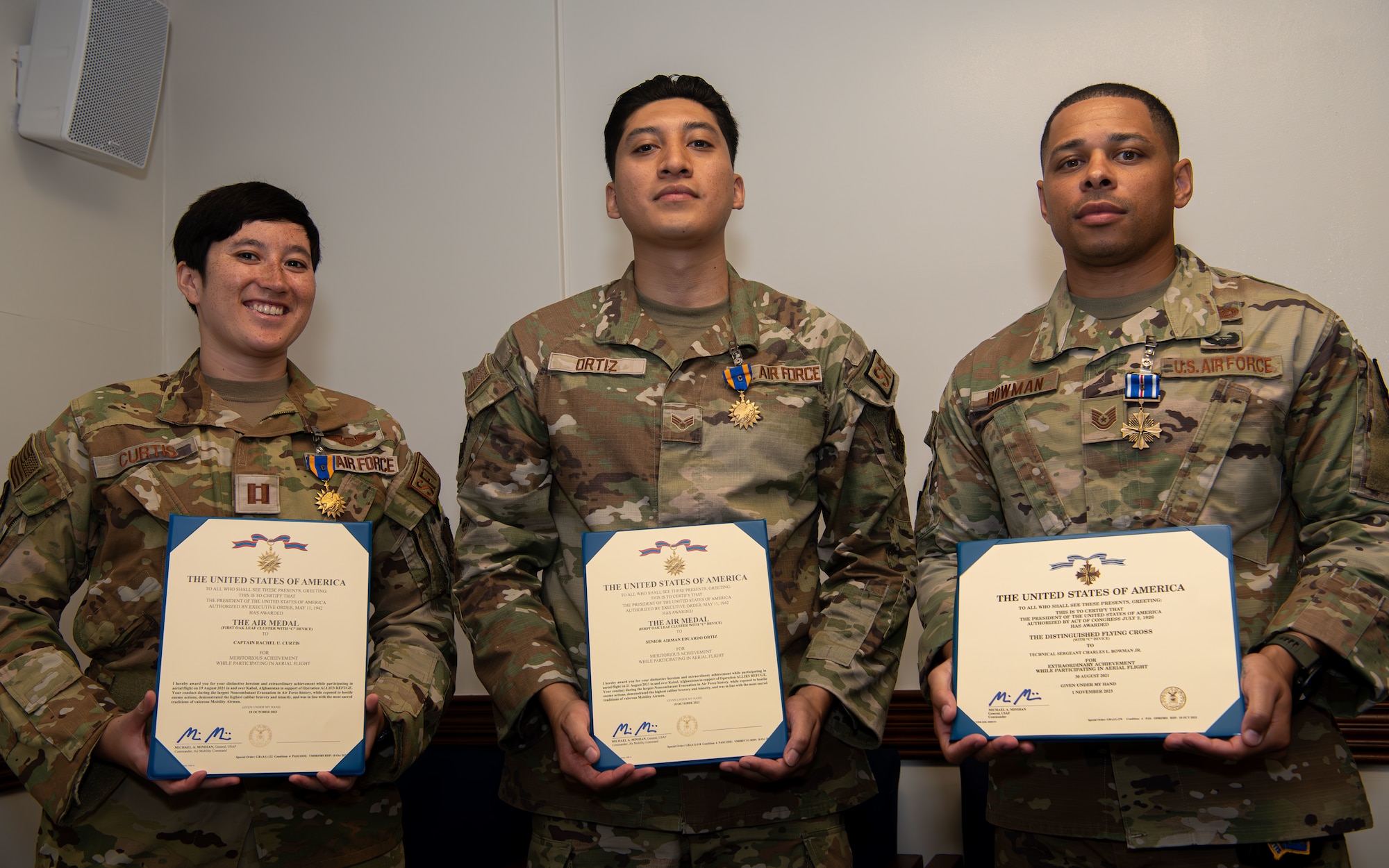 Airmen recognized with Air Medal, Distinguished Flying Cross for ...