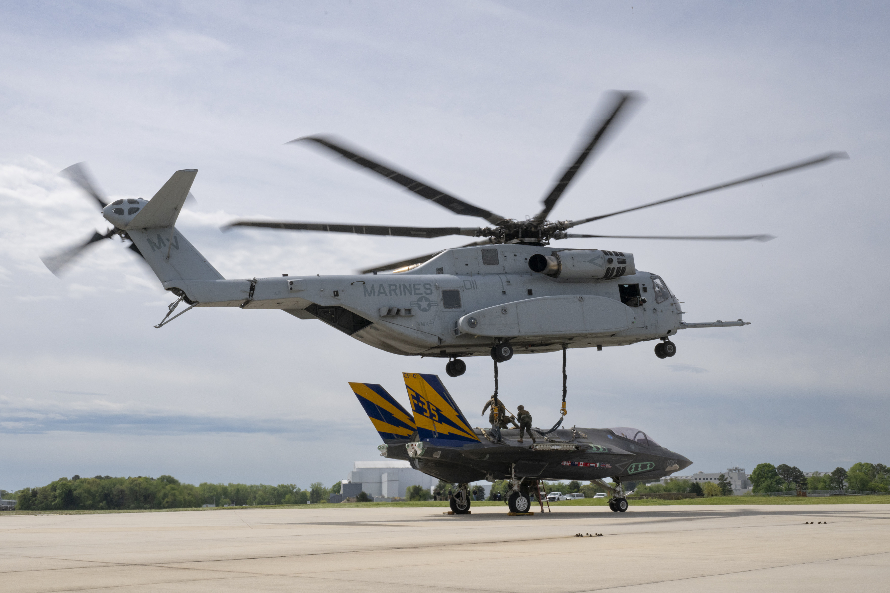 Marine’s New CH-53K Helicopter Transports F-35 Airframe Between Test ...