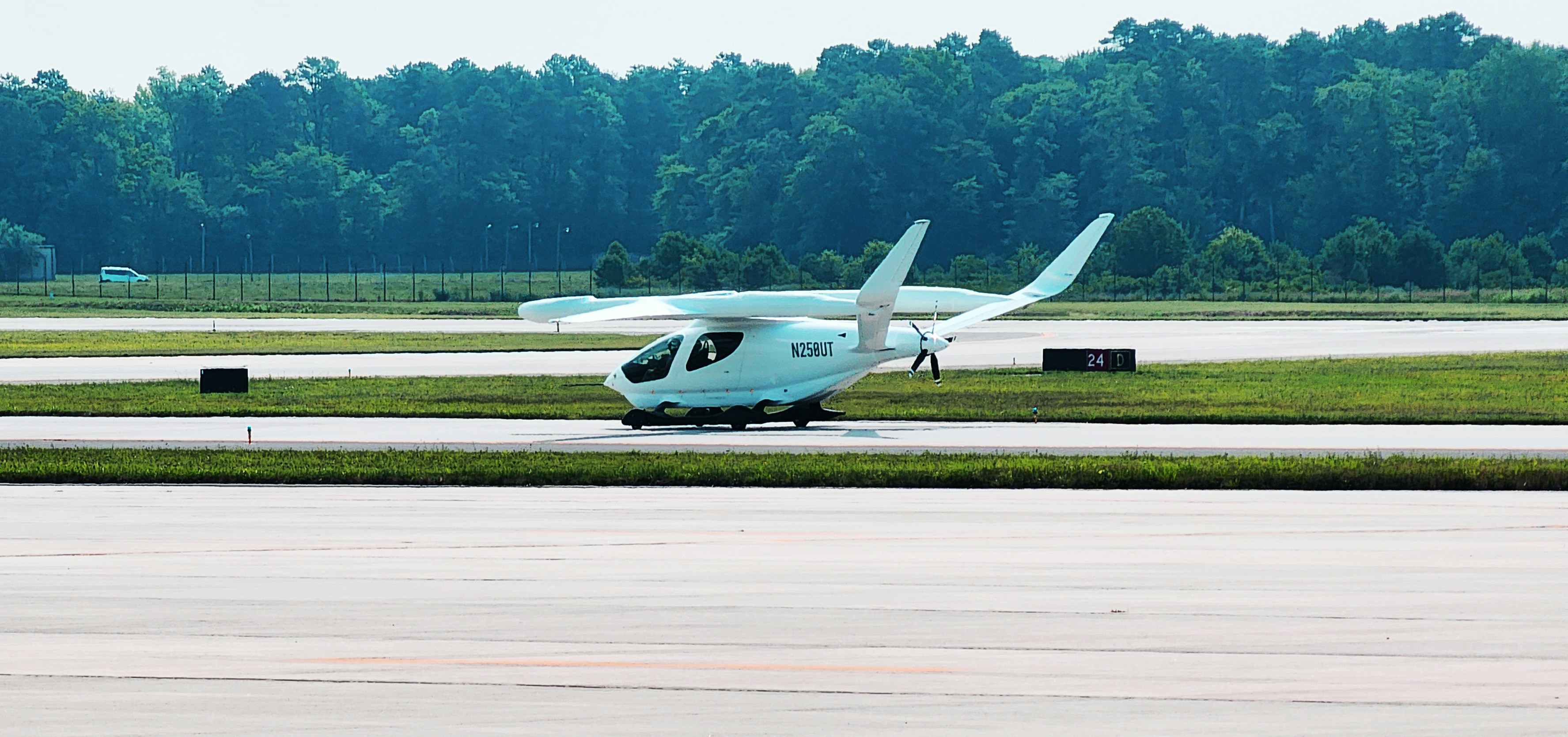 All-Electric Fixed-Wing Offloads Cargo at JB MDL > Joint Base McGuire ...
