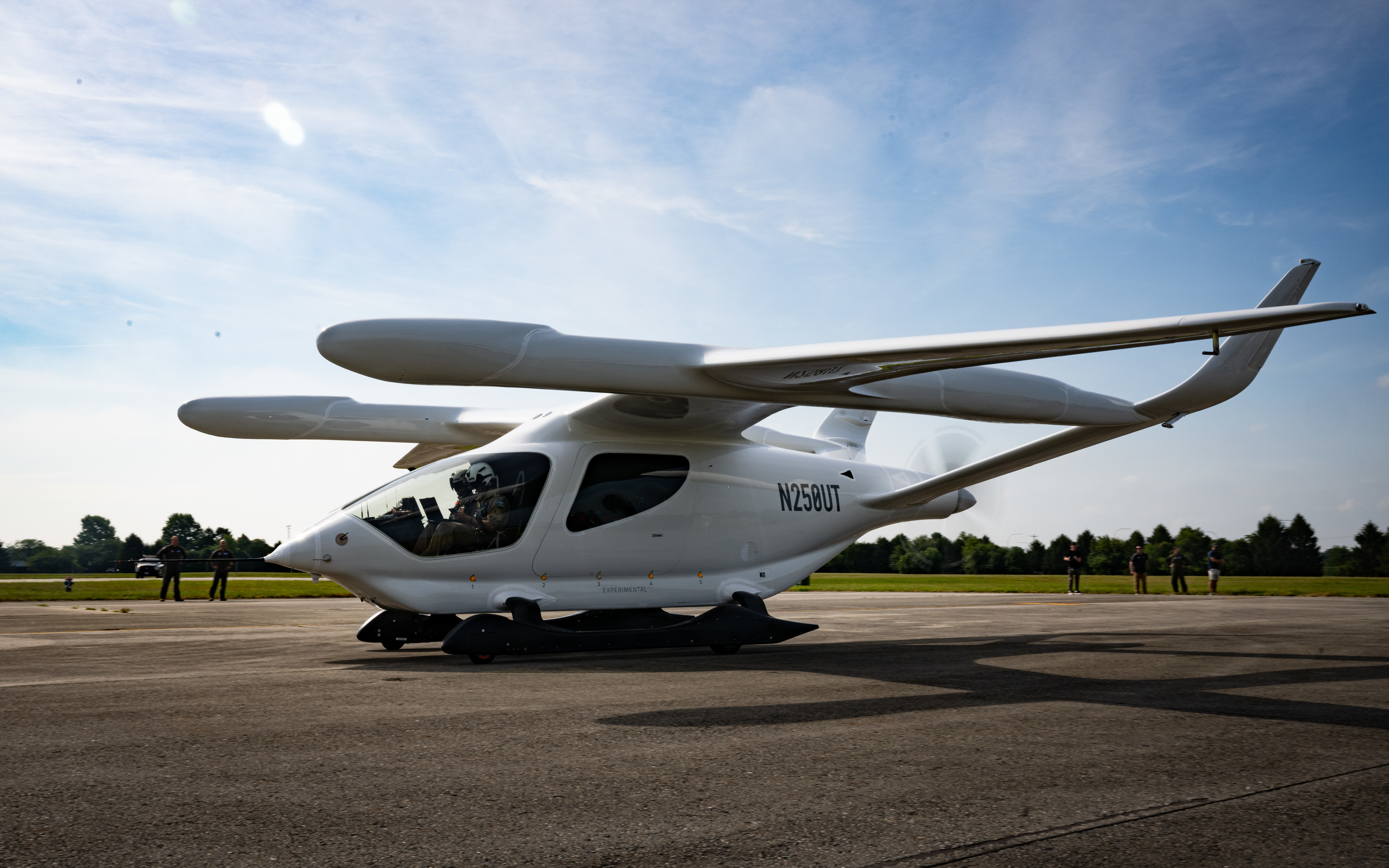 All-electric fixed-wing aircraft delivers cargo to Dover AFB > Dover ...