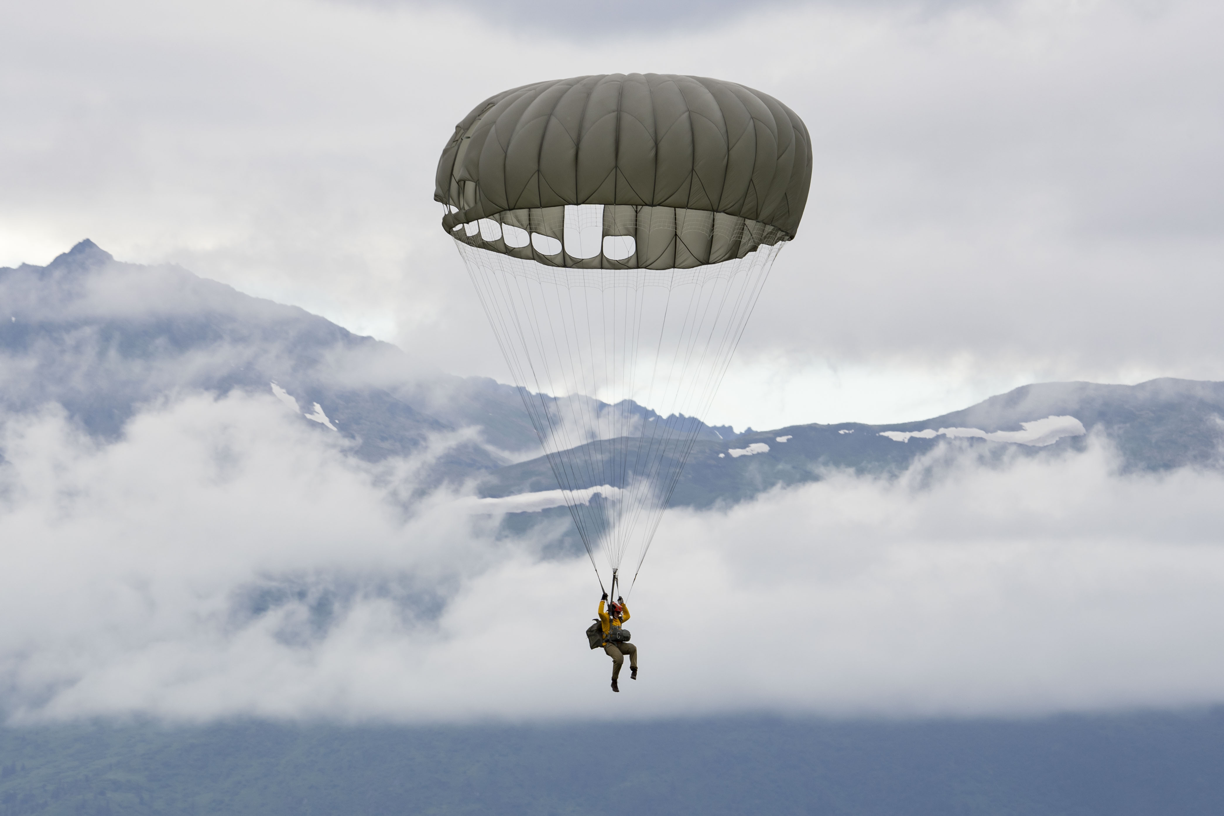 Pararescuemen, paratroopers, tactical air controllers conduct joint airborne operations > Joint ...