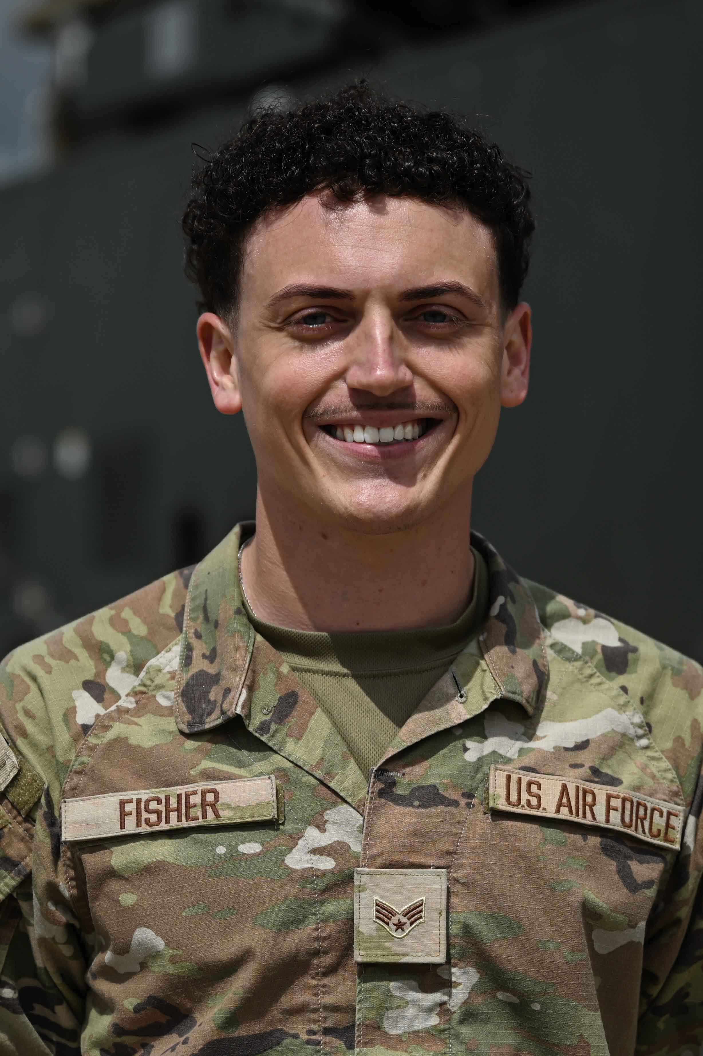 DITL: 100th ARW command team integrates with 100th AMXS de-icing ...