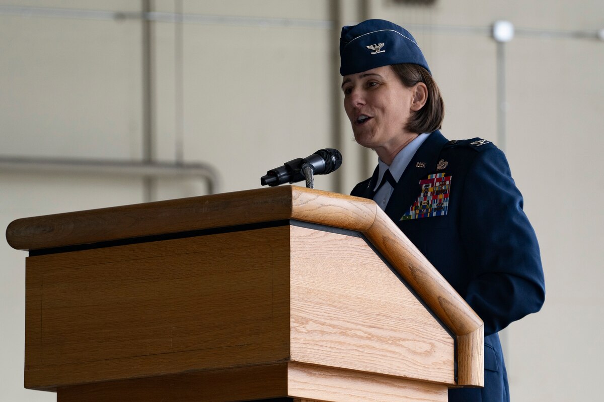 JBER welcomes new installation commander, Col. Lisa Mabbutt > Joint ...