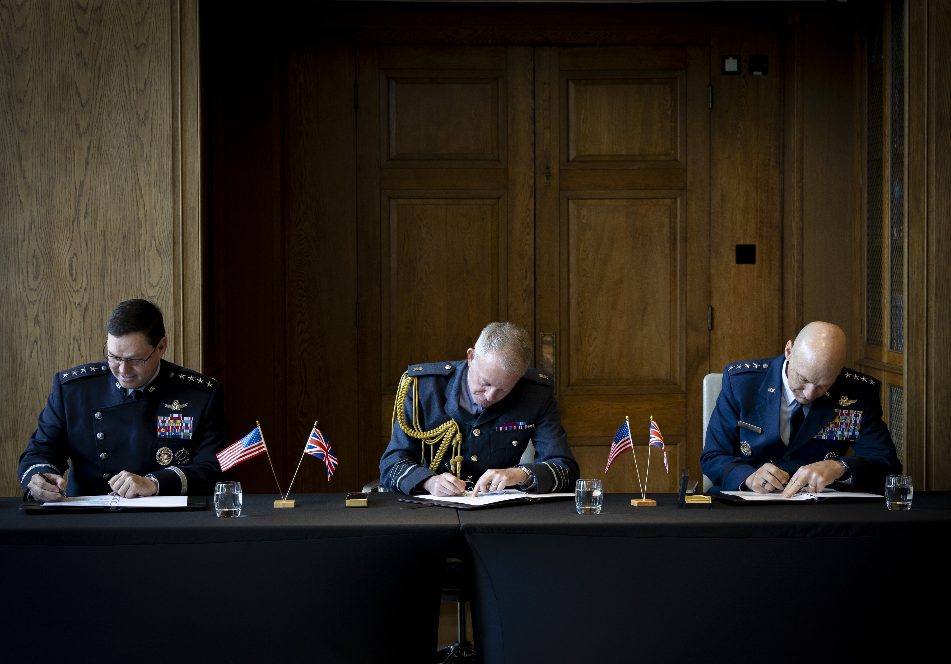 DAF, RAF leaders sign Shared Vision Statement on 21st century ...