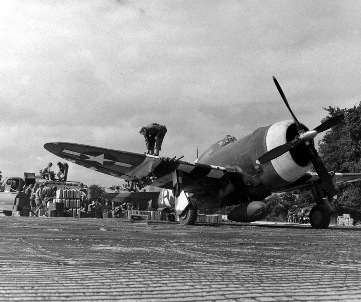Second Campaign: The 371st Fighter Group in Normandy > 142nd Wing ...