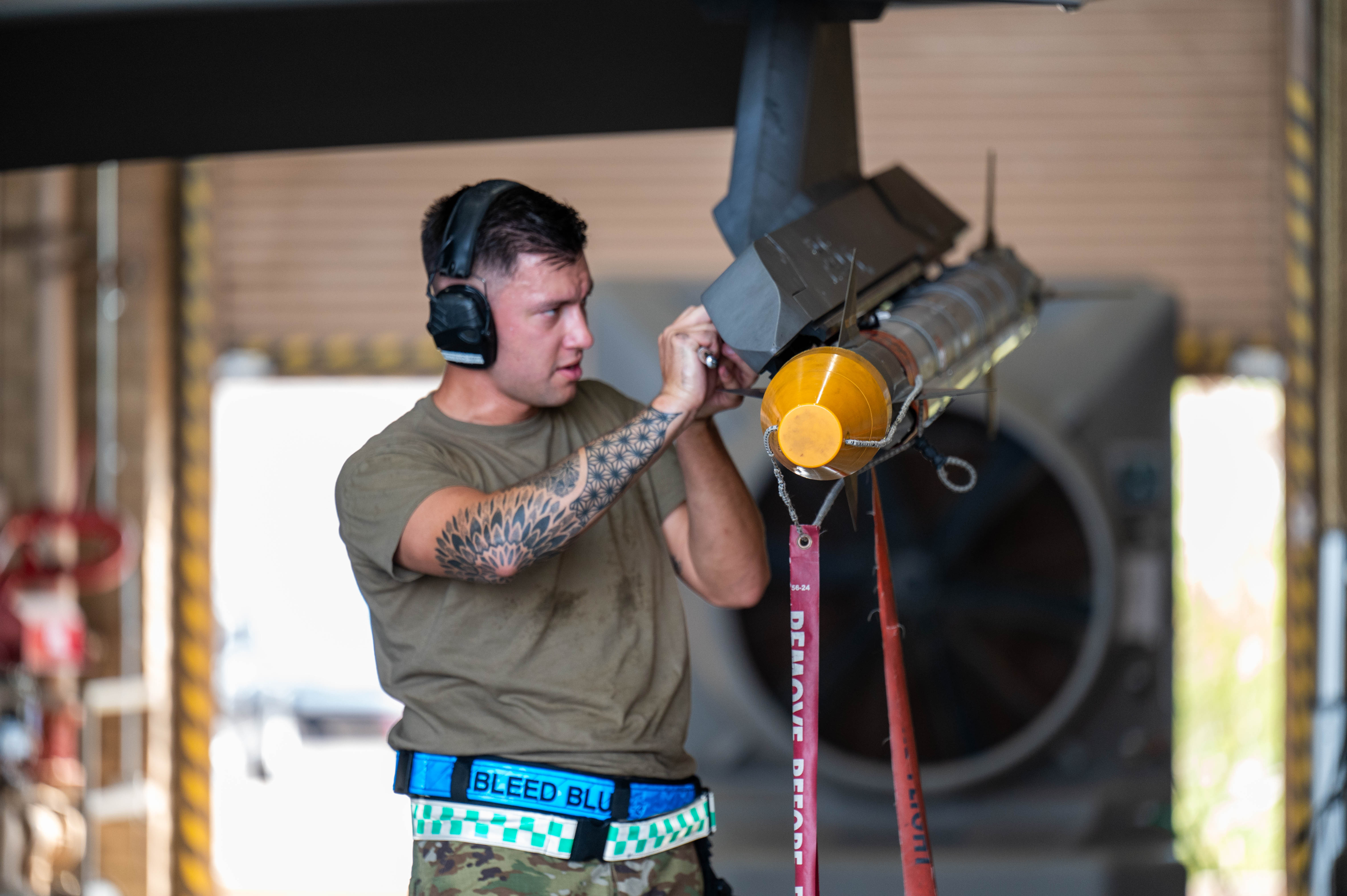 2nd Quarter Weapons Load Competition > Luke Air Force Base > Article ...