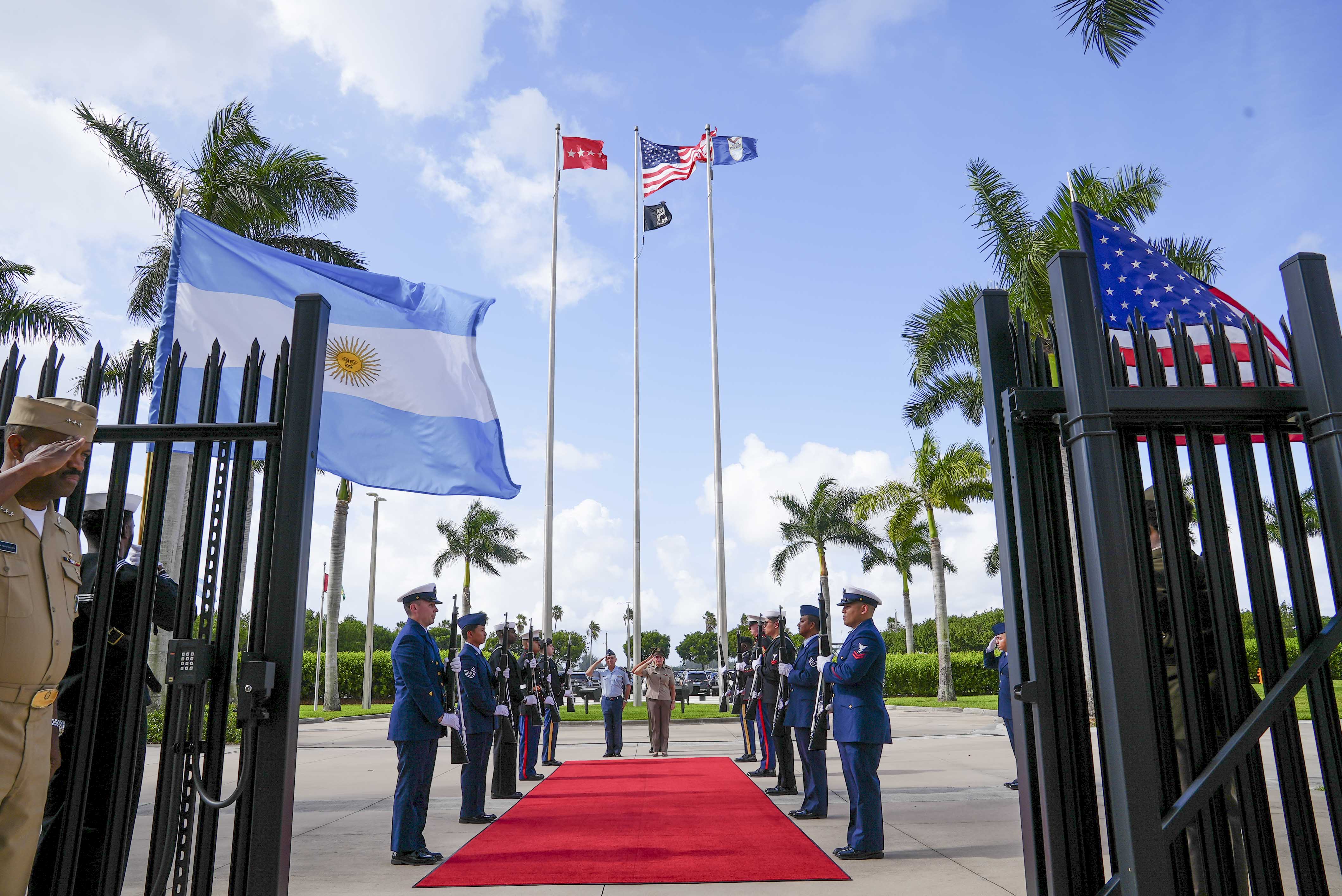 Argentina’s top military officer visits SOUTHCOM > U.S. Southern Command > Press Releases