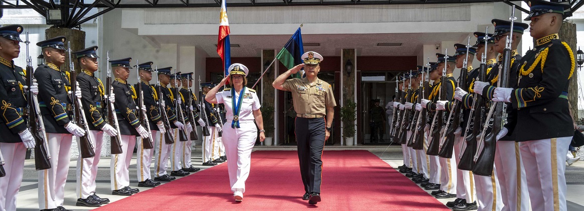 CNO Visits the Philippines