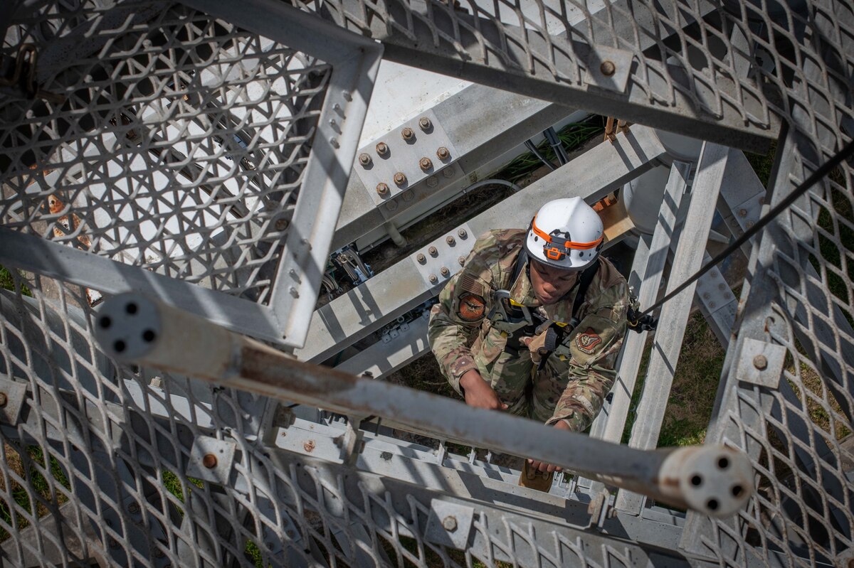 Roped in by the Cable Dawgs > Kadena Air Base > Article Display