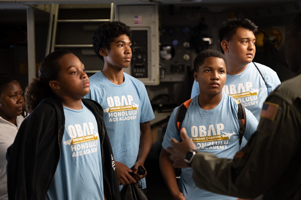 Students from the Organization of Black Aerospace Professionals ...