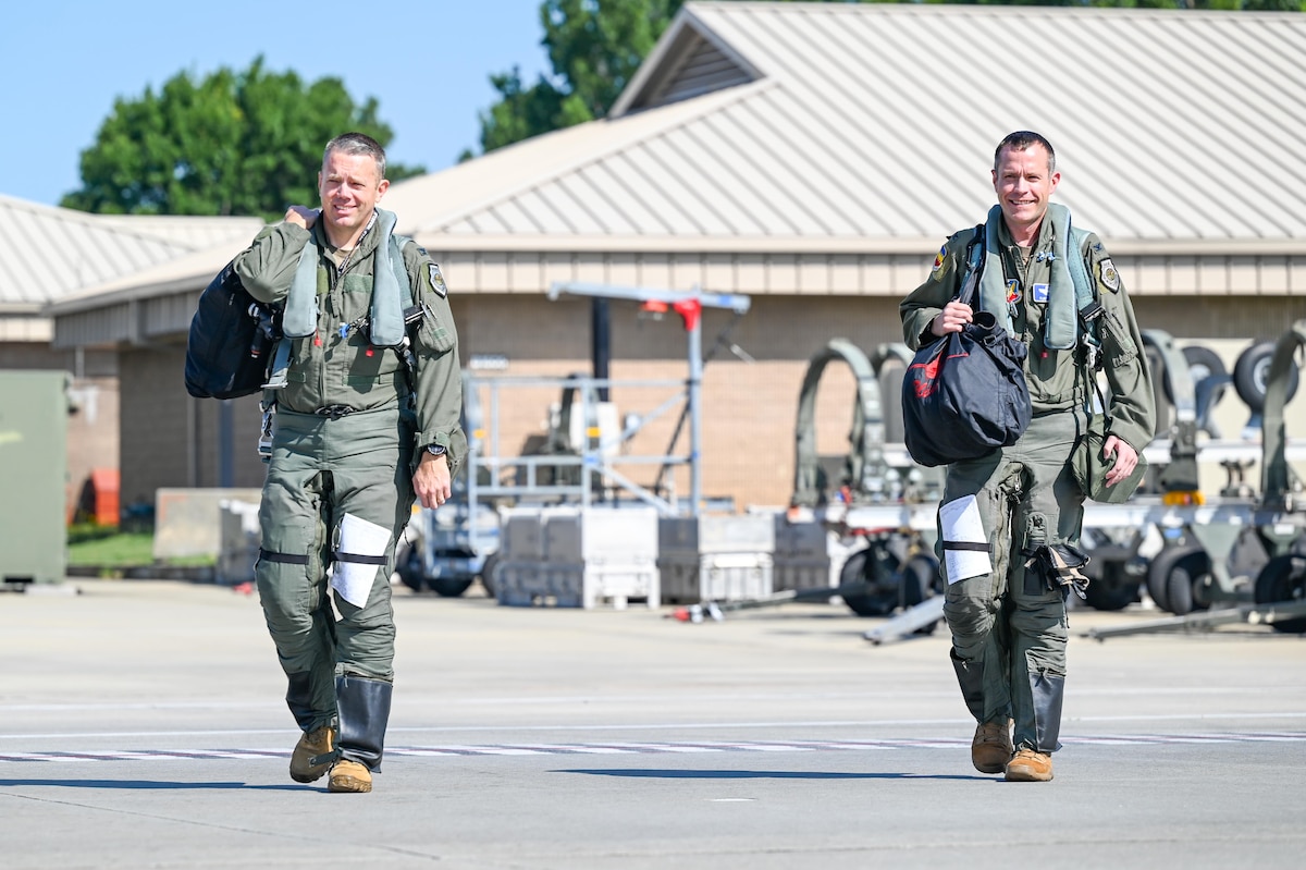 Col. Smith performs final flight as 20th FW commander > Shaw Air Force ...