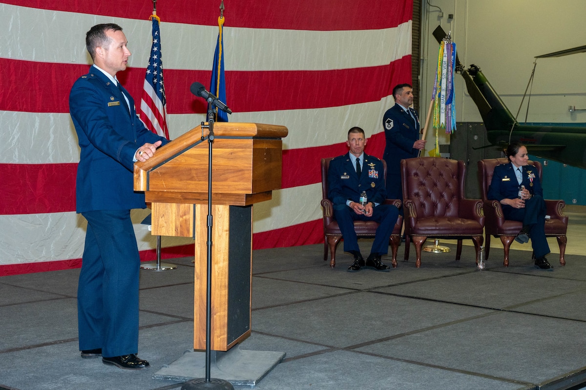 37 HS welcomes new commander > 505th Command and Control Wing > Article Display