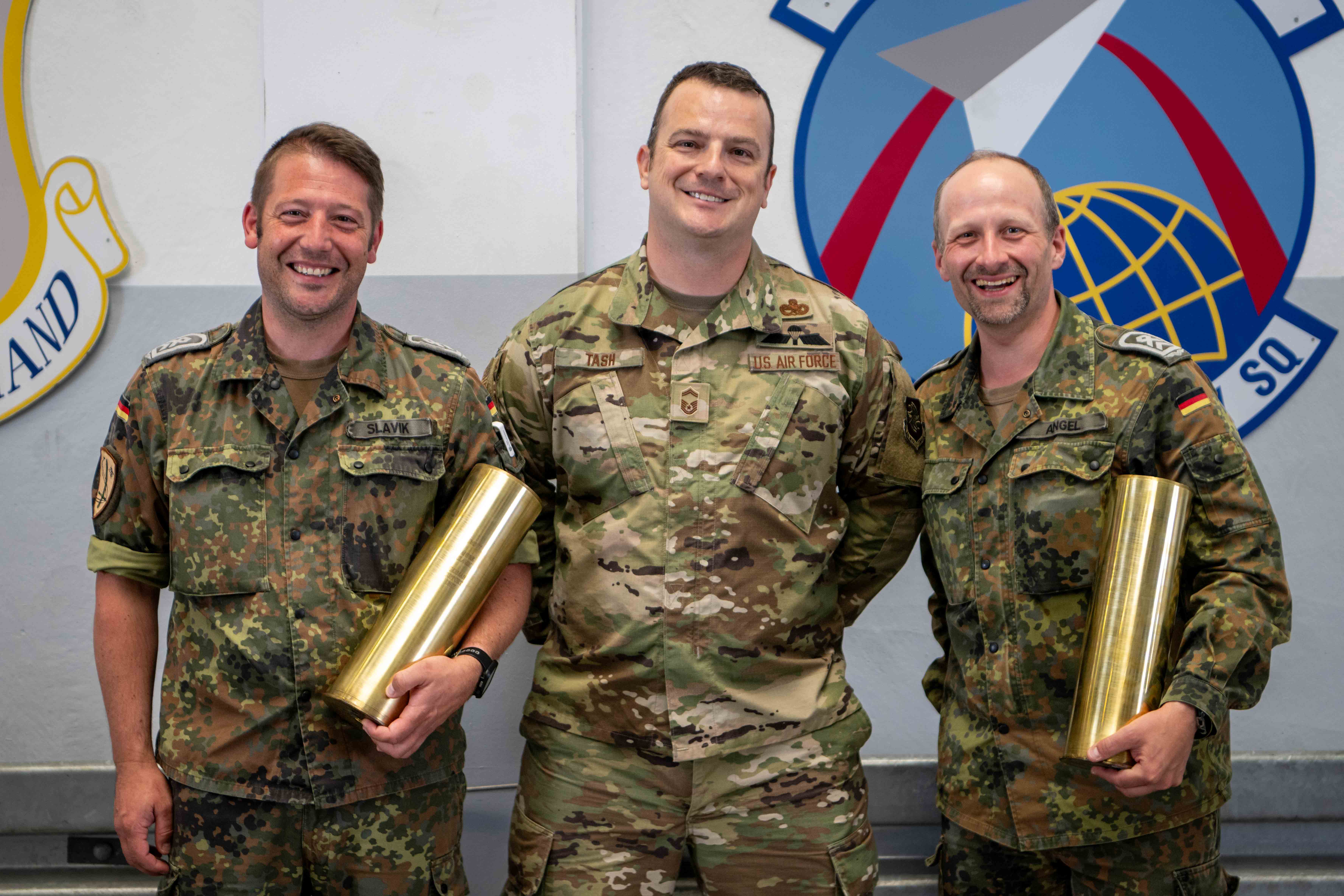 52nd FW and 726th AMS present tokens of appreciation to Bundeswehr ...