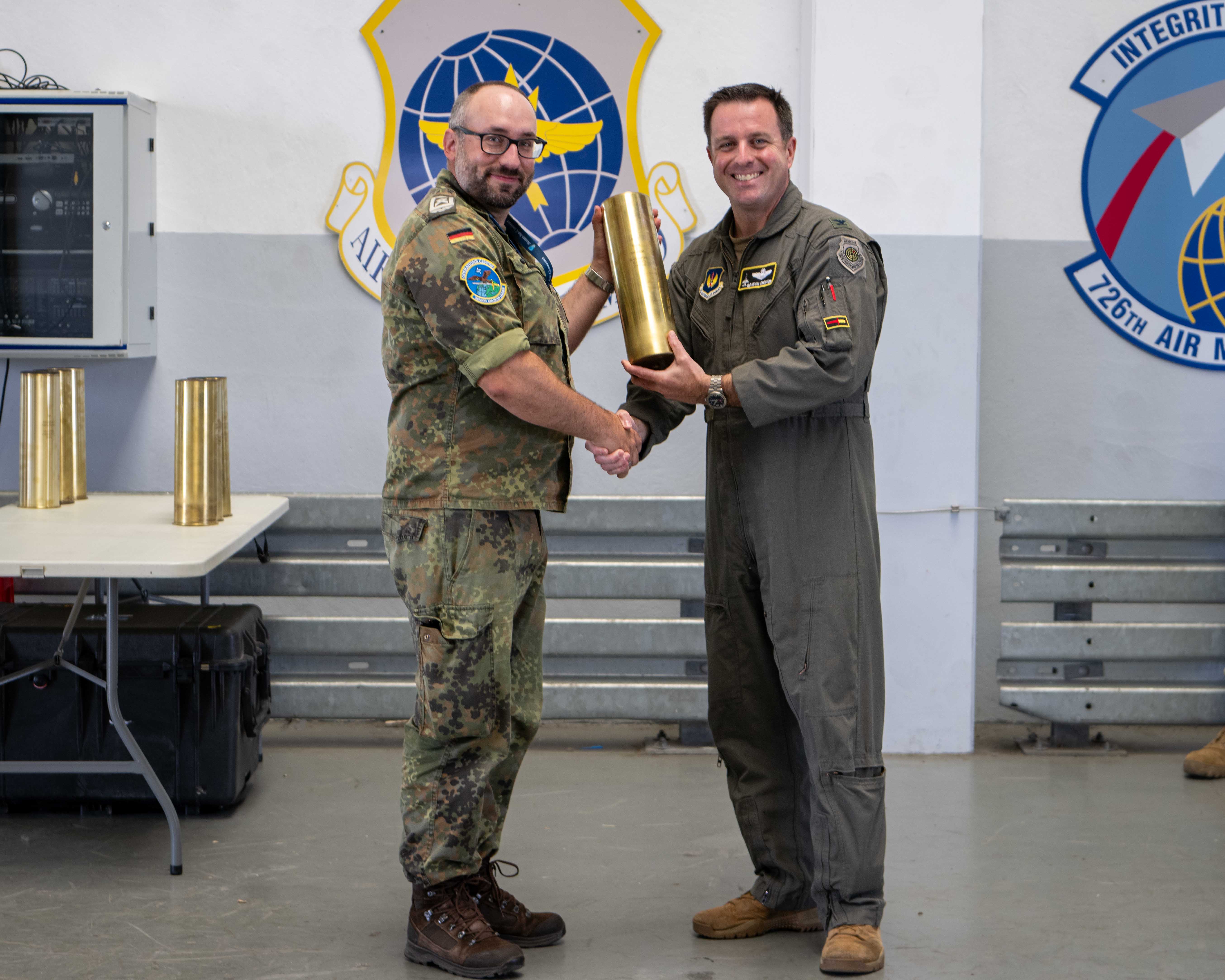 52nd FW and 726th AMS present tokens of appreciation to Bundeswehr ...