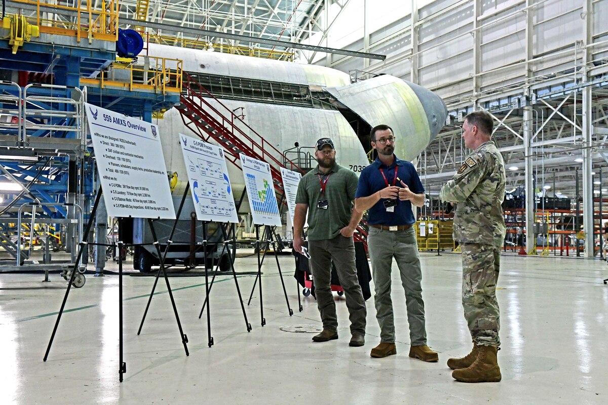 AFSC deputy commander visits Robins AFB > Robins Air Force Base ...