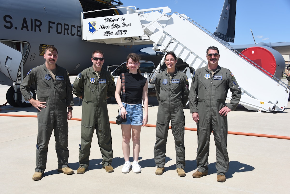 185th hosts KC-135 media flight > 185th Air Refueling Wing > Article ...